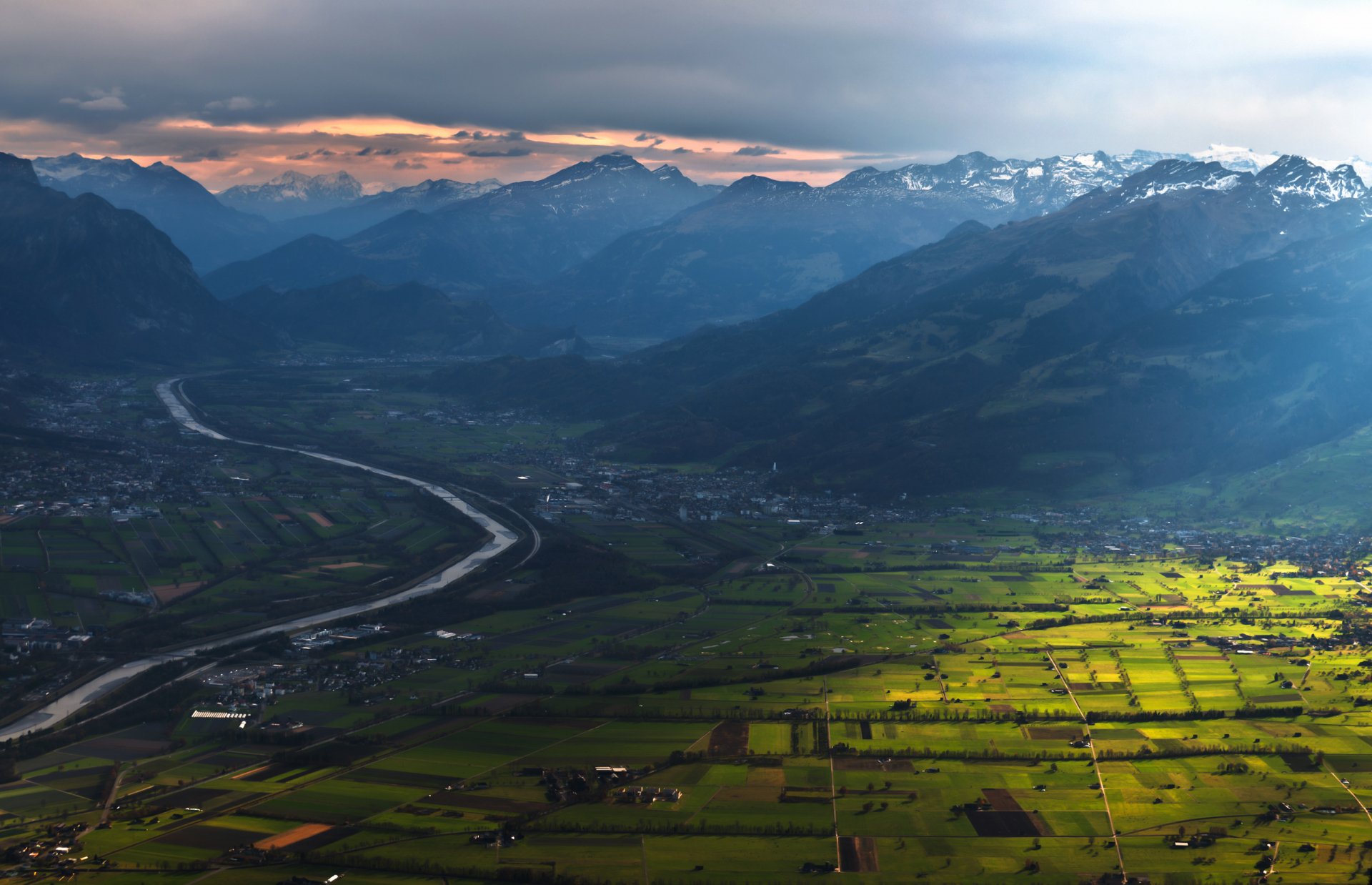 2K Quad HD Wallpaper — Mountain River Town Landscape | 2560x1650 ...