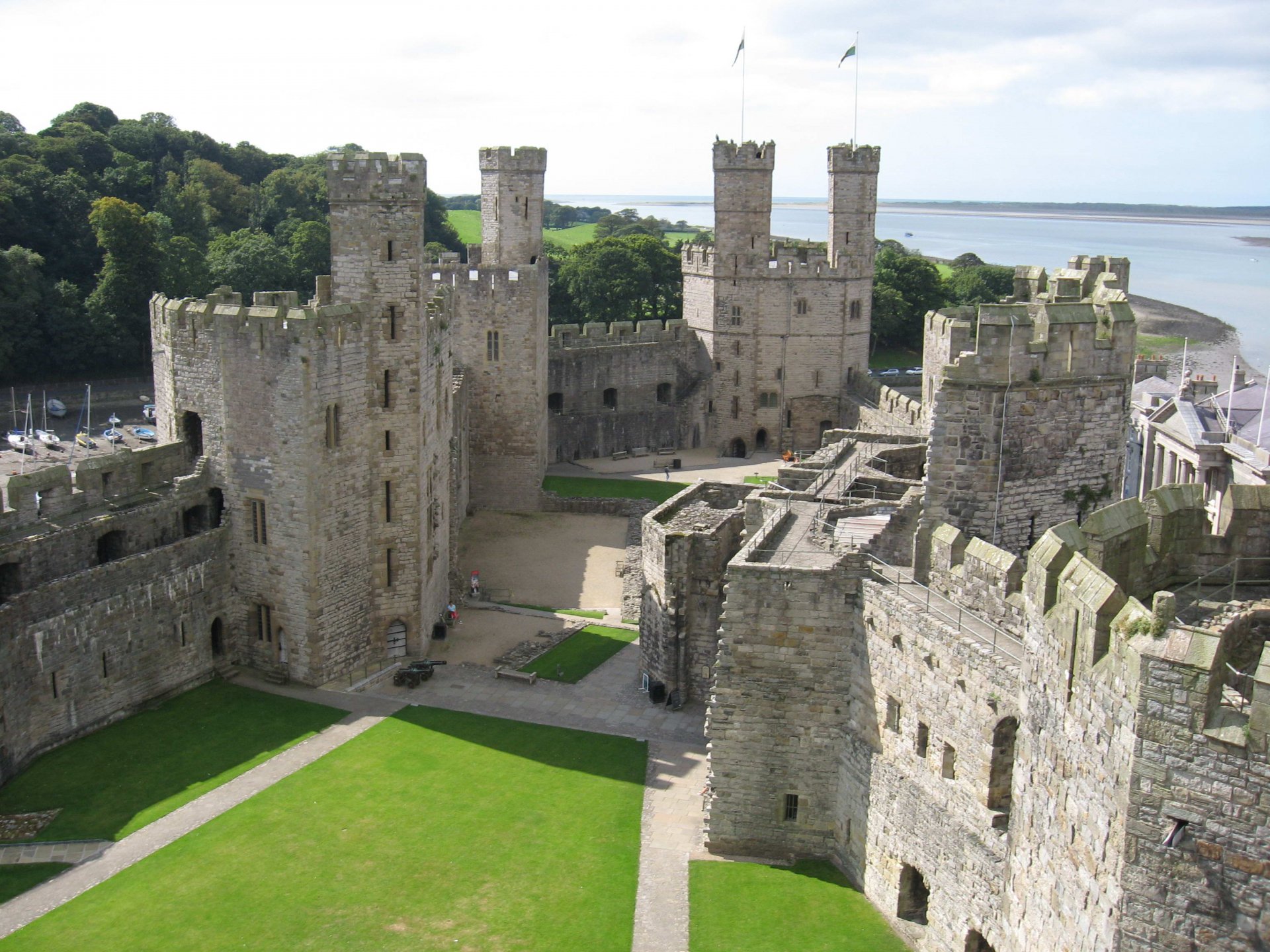 Download Man Made Caernarfon Castle HD Wallpaper