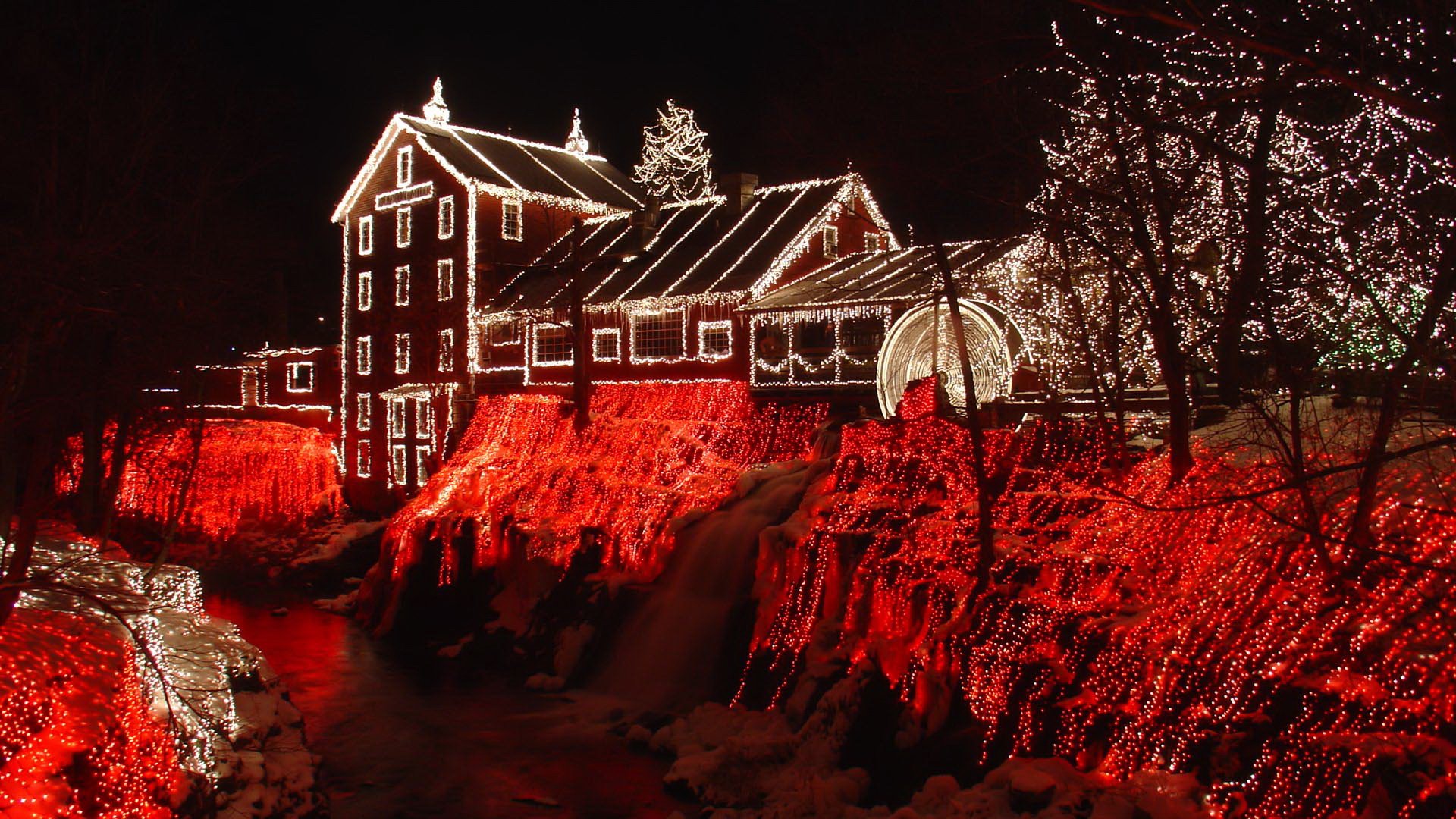 HD Wallpaper of Clifton Mill's Enchanting Christmas Lights in Ohio