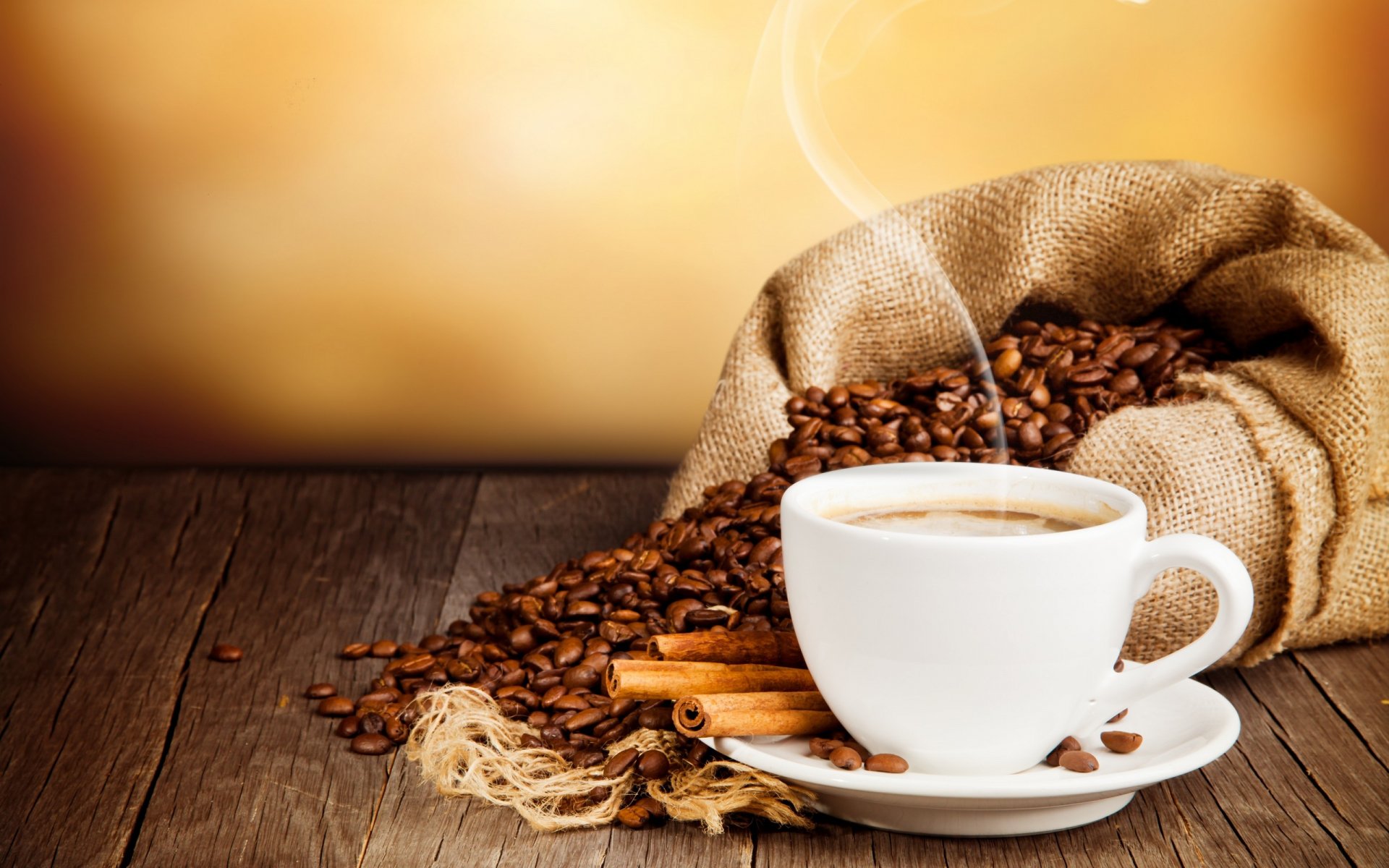 HD Coffee Bliss: Fresh Beans & Steaming Cup – Free Download Wallpaper