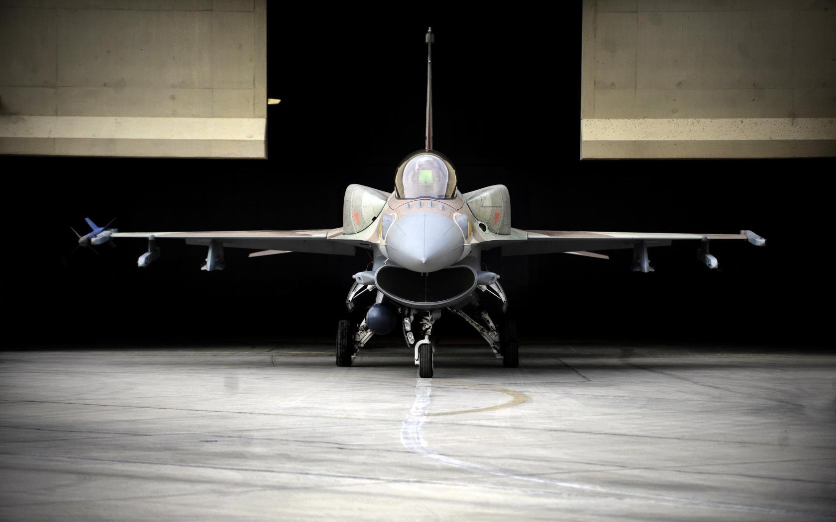 Download Military General Dynamics F-16 Fighting Falcon Wallpaper