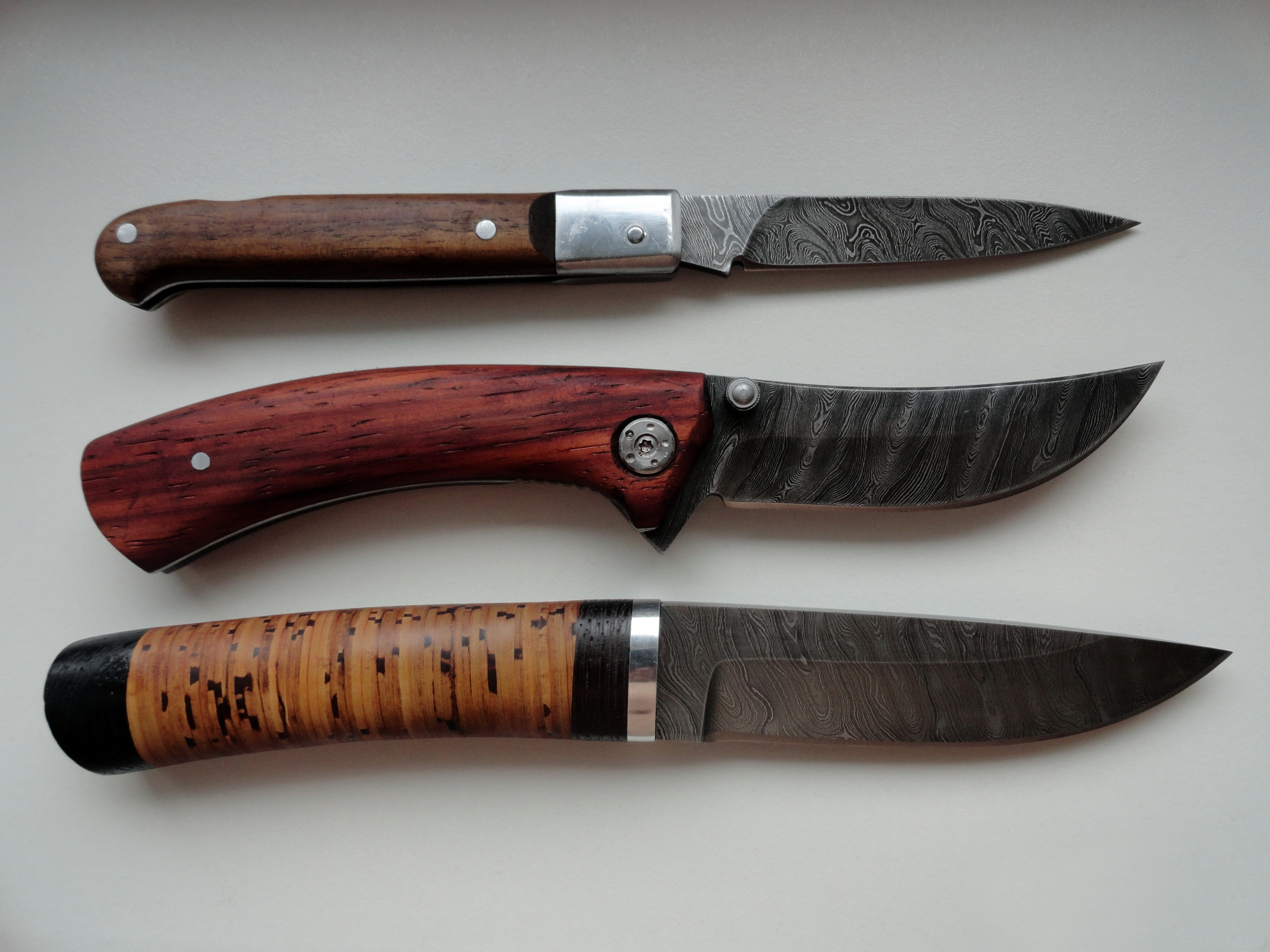 Craftsmanship in Blades: A Stunning HD Wallpaper of Knives