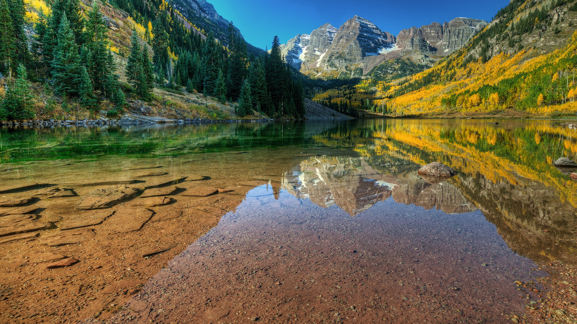 Tranquil Mountain Lake HD Wallpaper: Nature’s Perfect Reflection