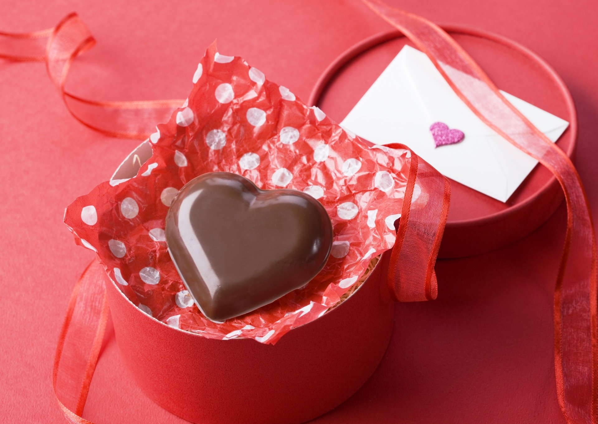 Decadent Heart-Shaped Chocolate Delight - HD Wallpaper