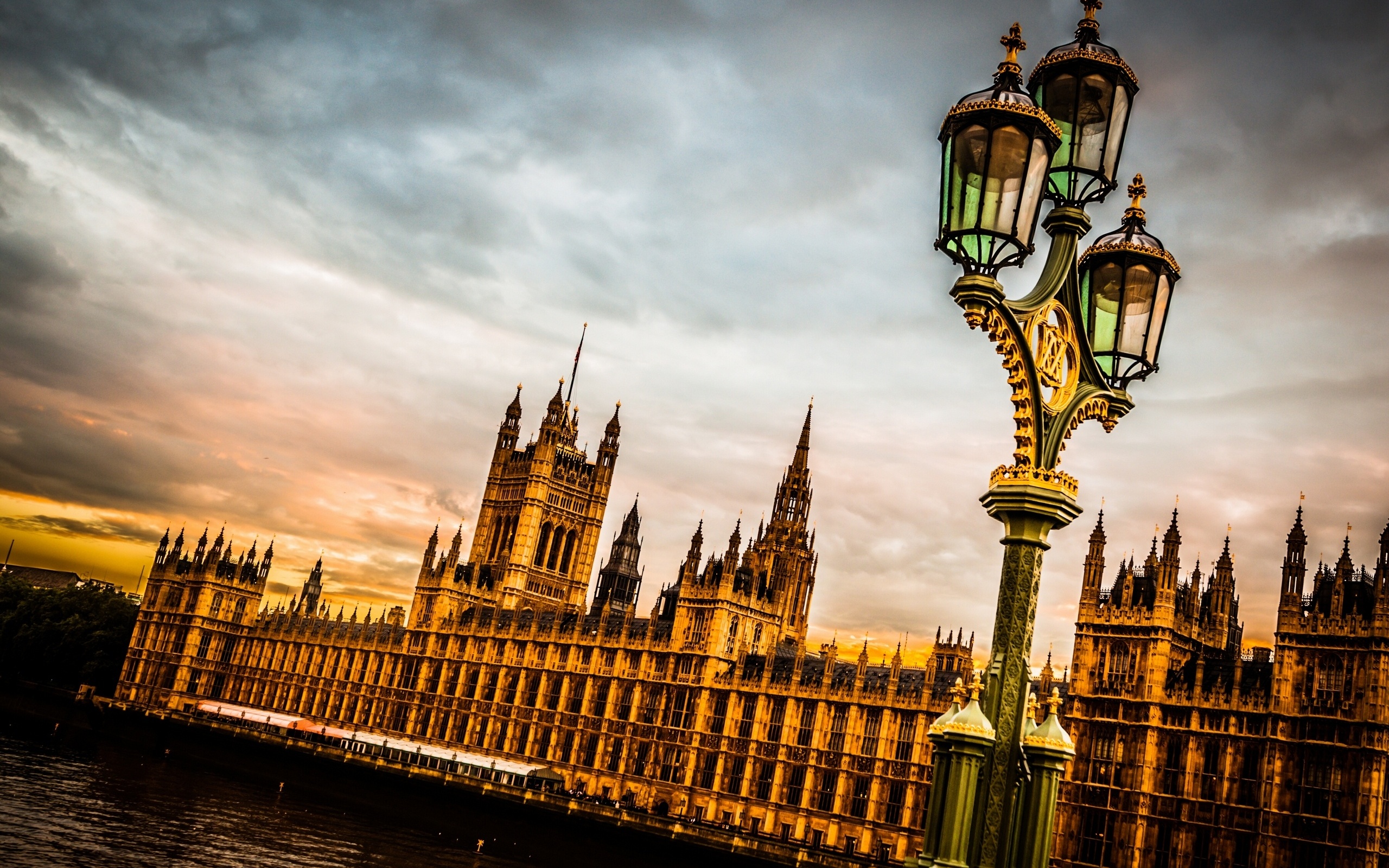 Stunning HD Wallpaper of Iconic Man-Made Architecture