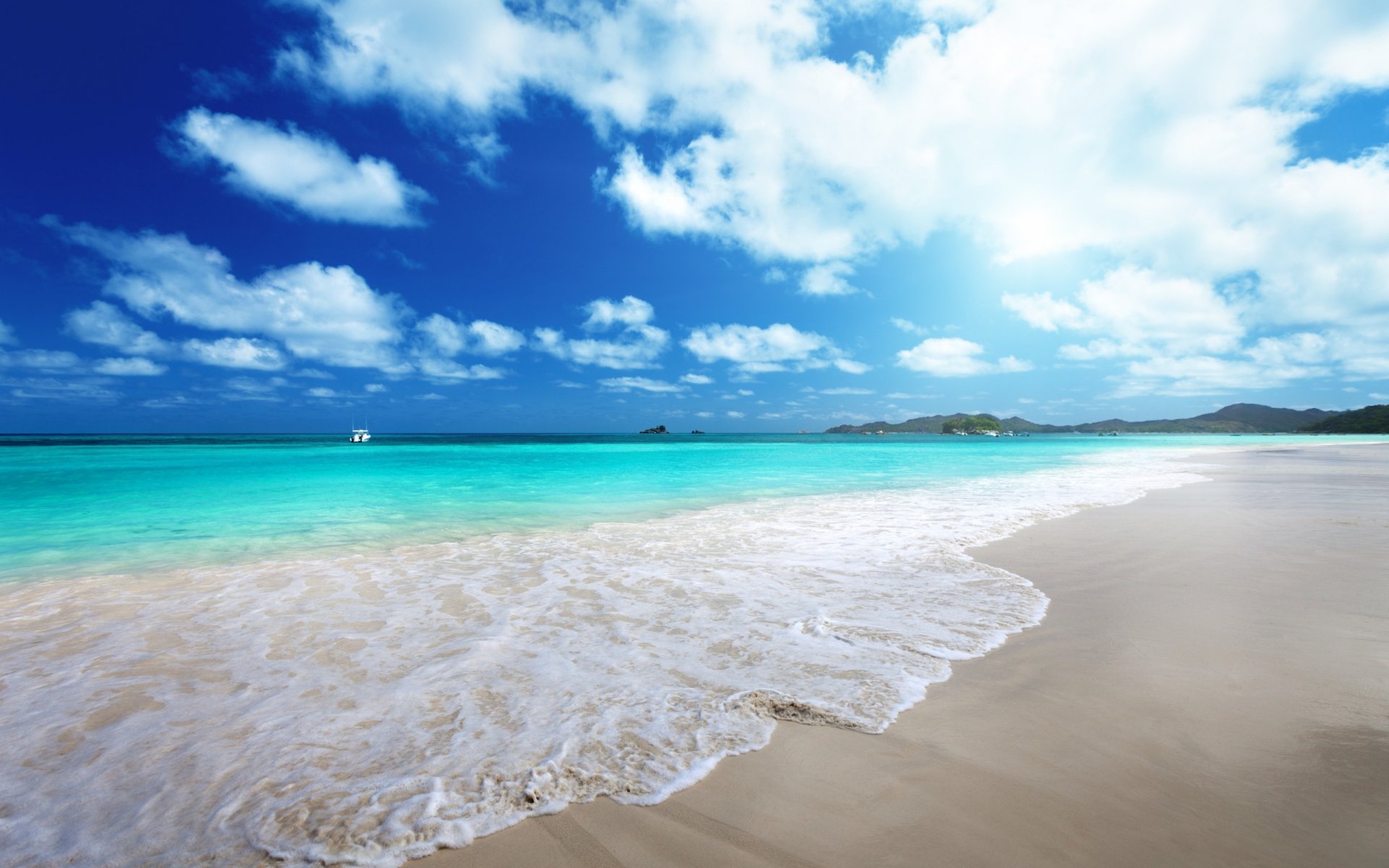 Serene Beachscape: Stunning HD Nature Waves