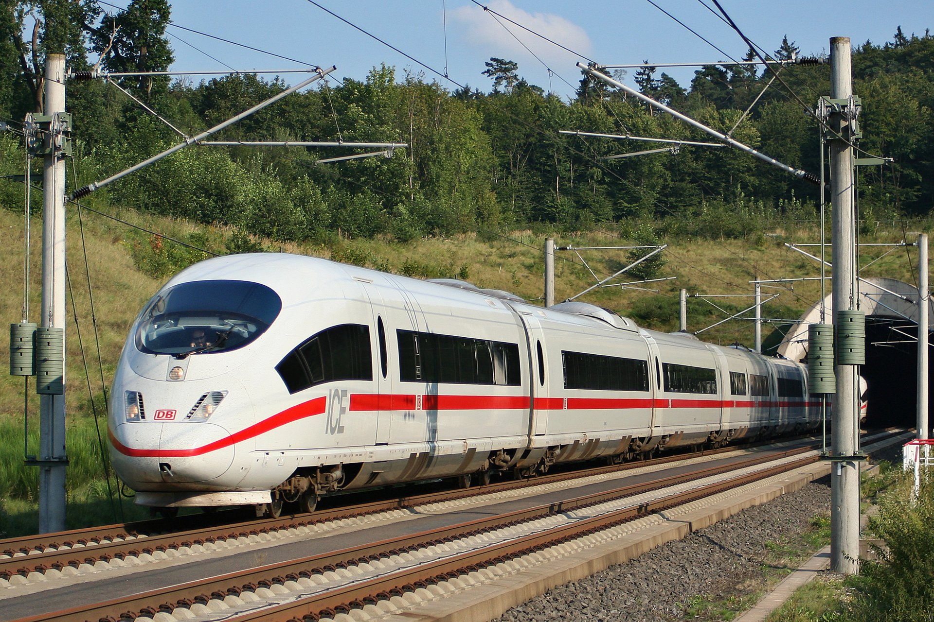 Download Vehicle Train HD Wallpaper | 3456x2304 | Wallpaper Abyss