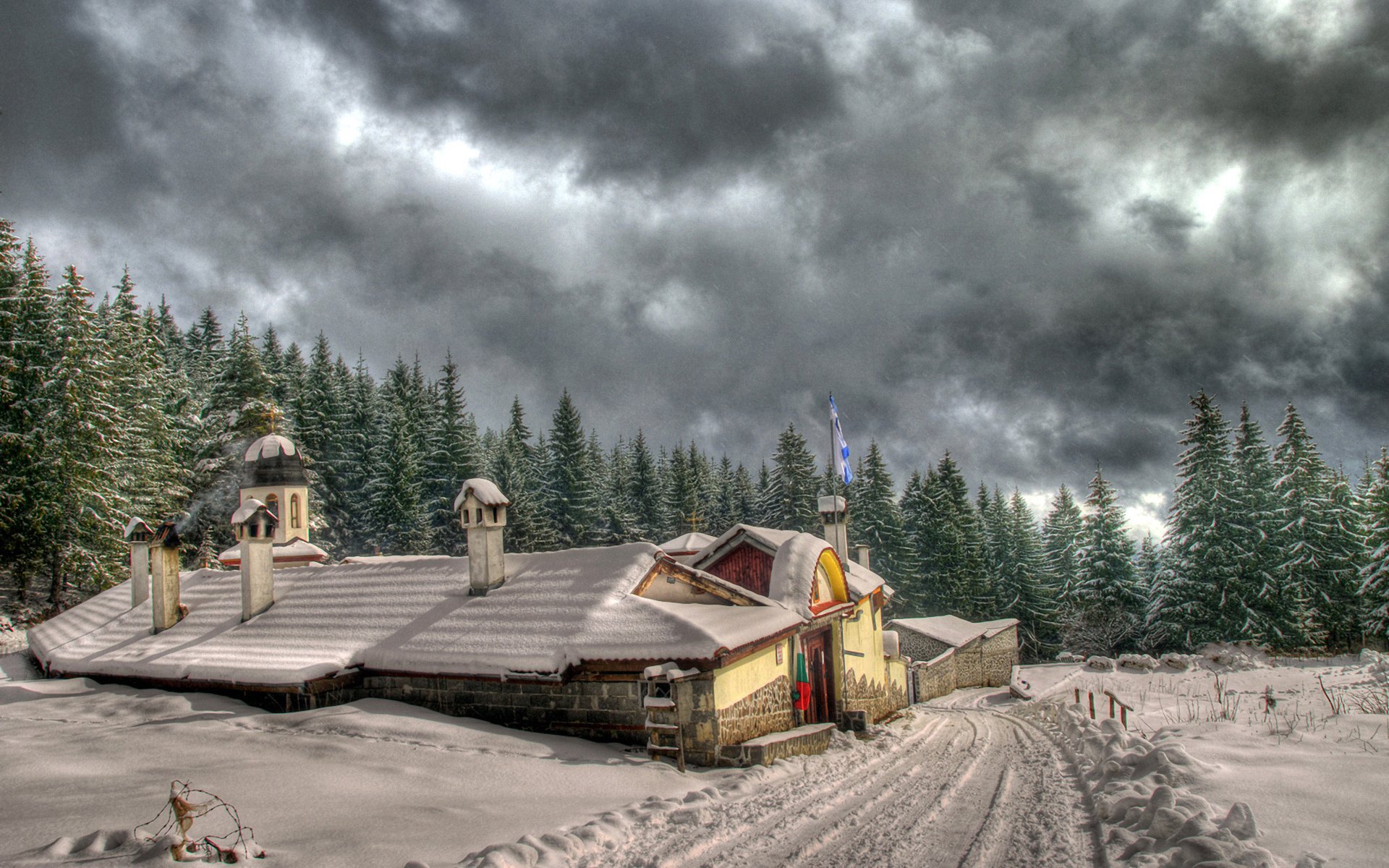 Smolyan Snow Lodge — Bulgarian Mountain HD Wallpaper