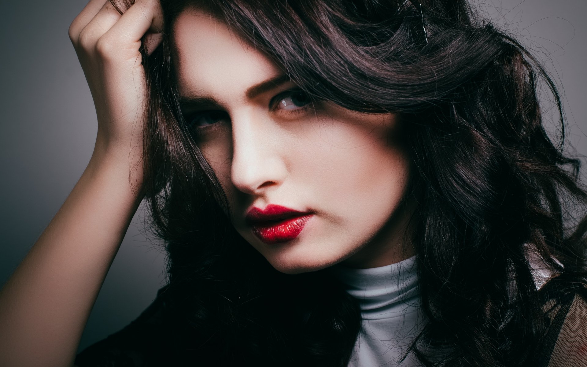 Stunning Woman HD Wallpaper: Beauty Captured in Every Detail