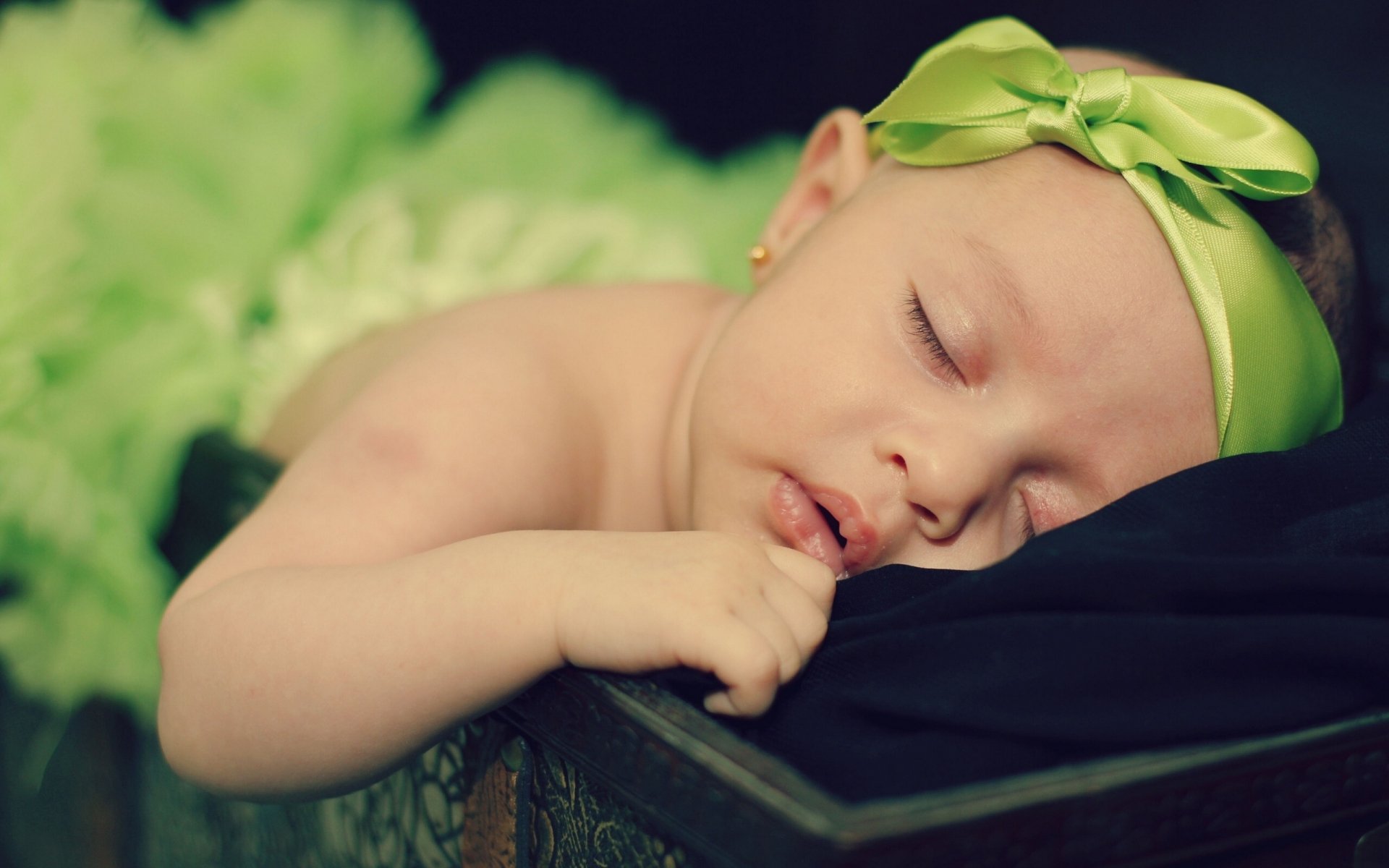 HD Serenity: Adorable Baby Photography Wallpaper