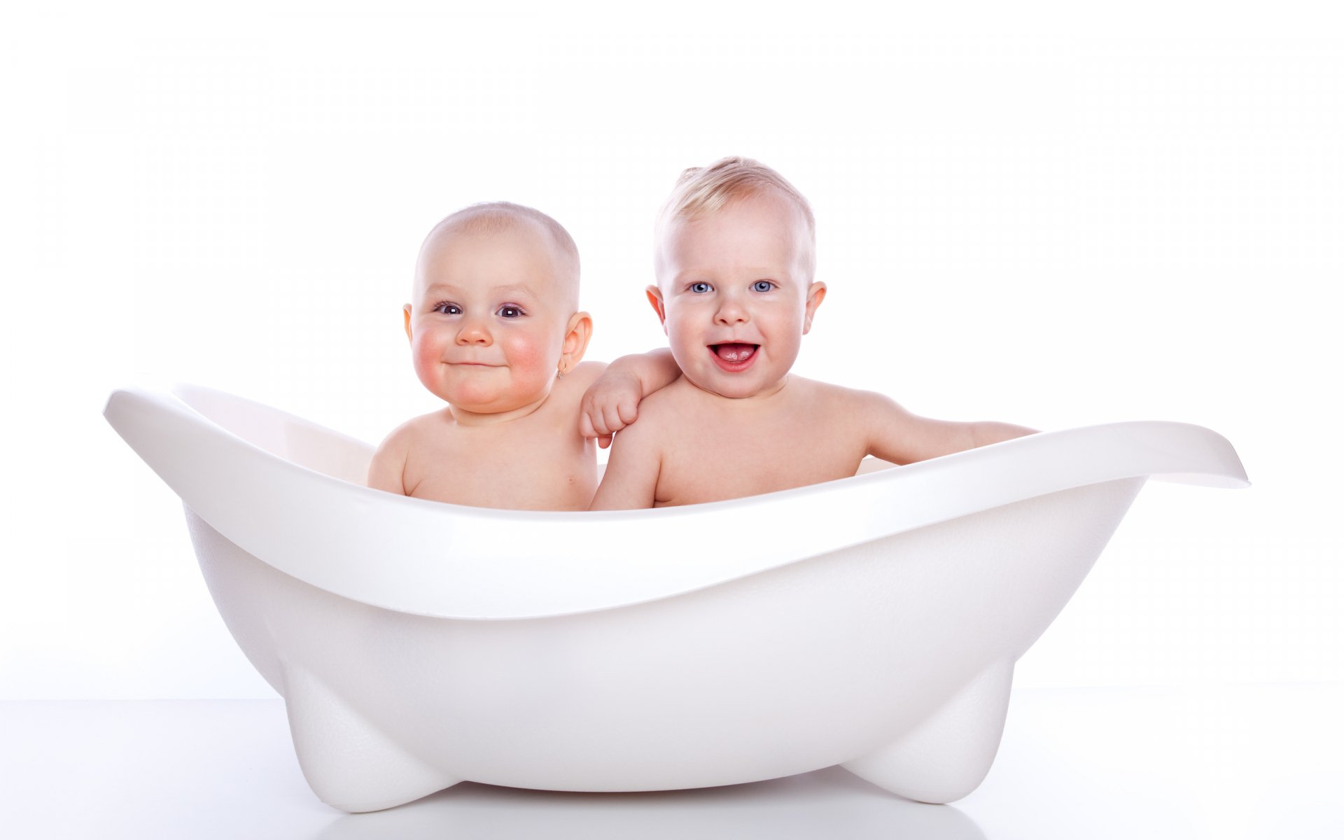 Adorable Twins in Bathtub | HD Baby Photography Wallpaper | 2560x1600 ...