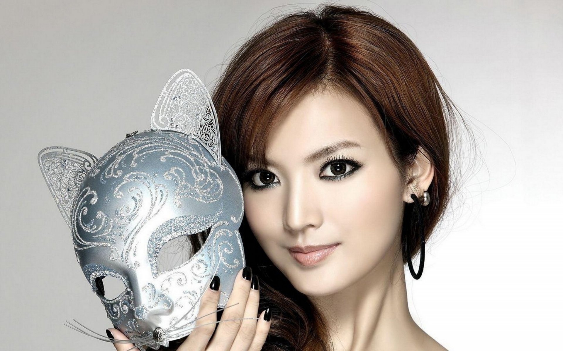 Elegant Masked Beauty: HD Photography Portrait