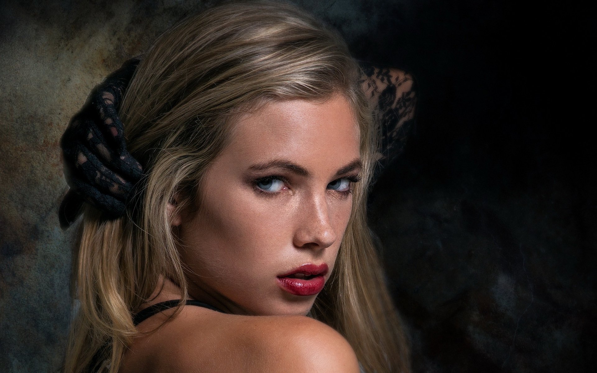 Elegant Beauty: Stunning Woman HD Wallpaper Showcase