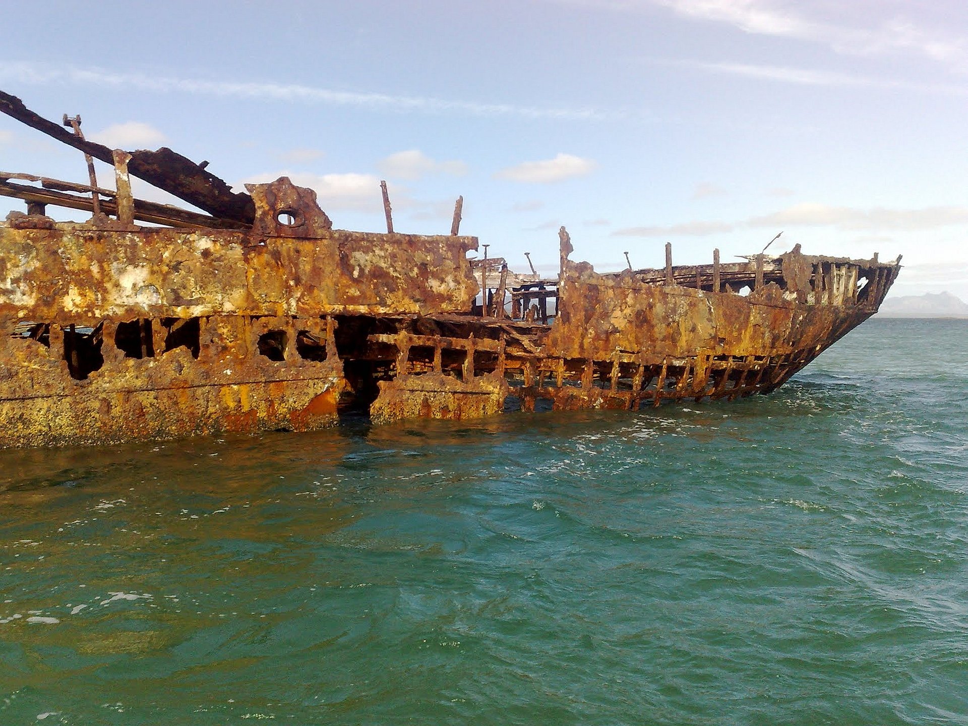 Download Vehicle Wreck HD Wallpaper