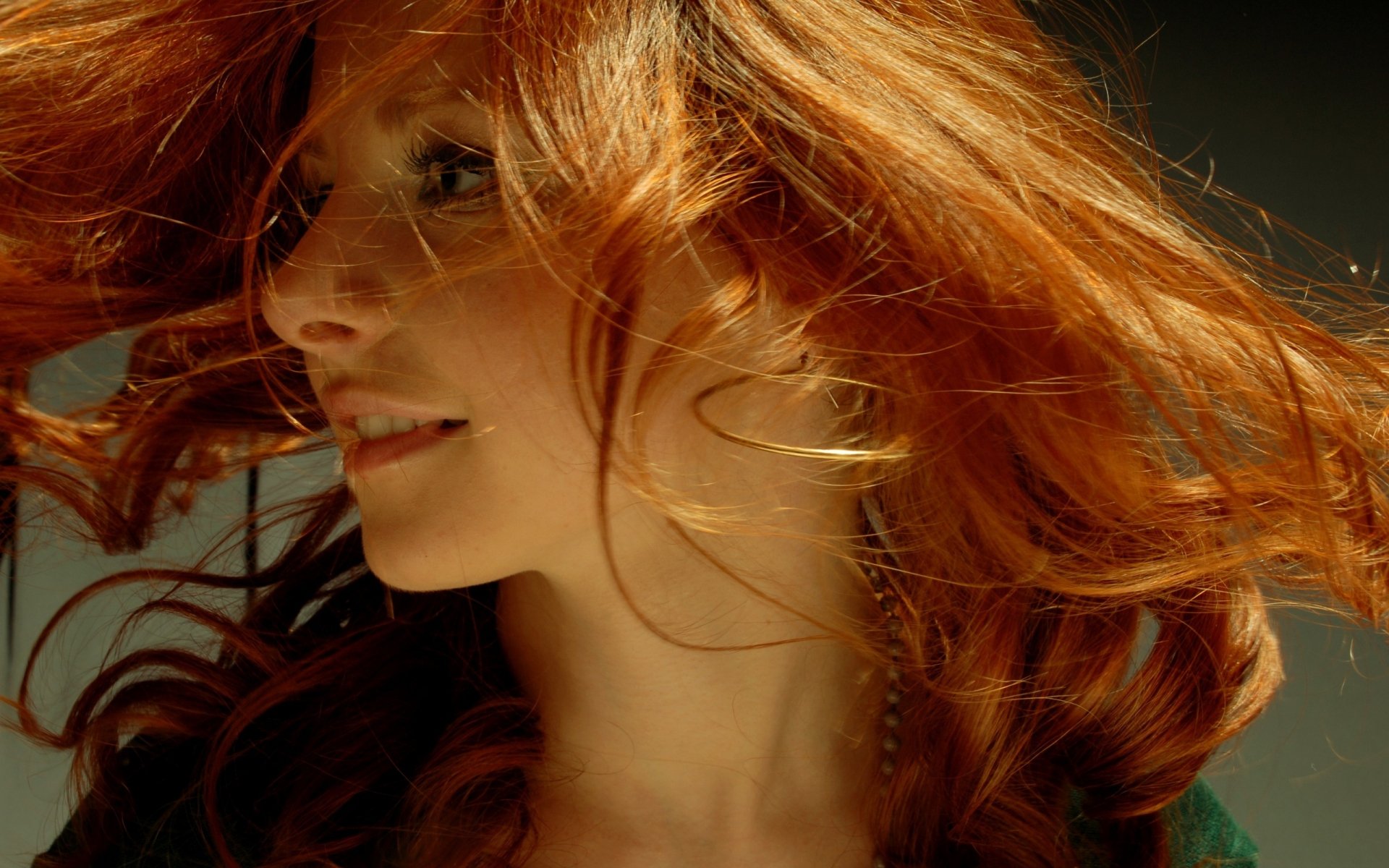 Elegant Woman with Flowing Hair - HD Wallpaper