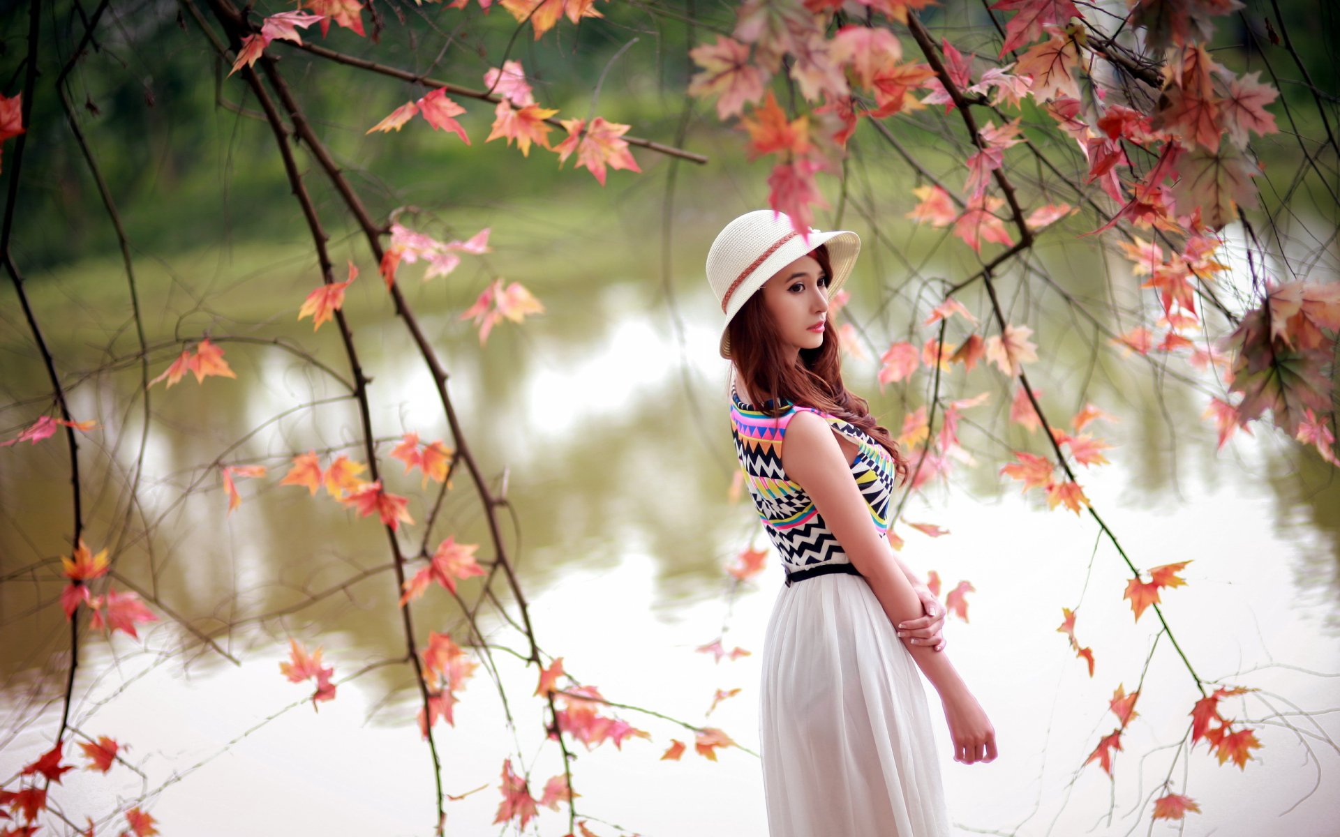 Serene Autumn Lady HD Wallpaper | 2560x1600 | Wallpaper Abyss