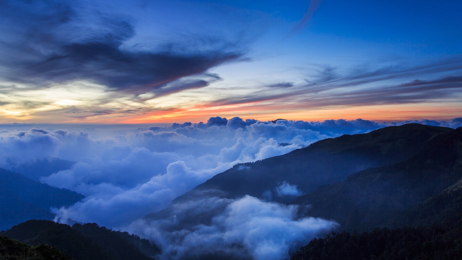 Majestic Sky Horizons: Breathtaking Nature HD Wallpaper