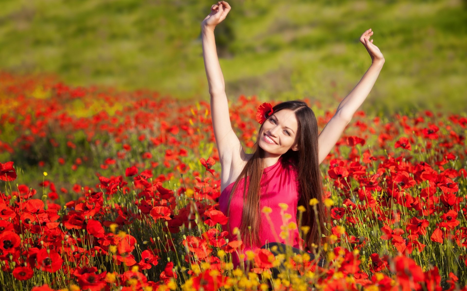 Joyful Woman in Blooming Poppy Field - HD Wallpaper