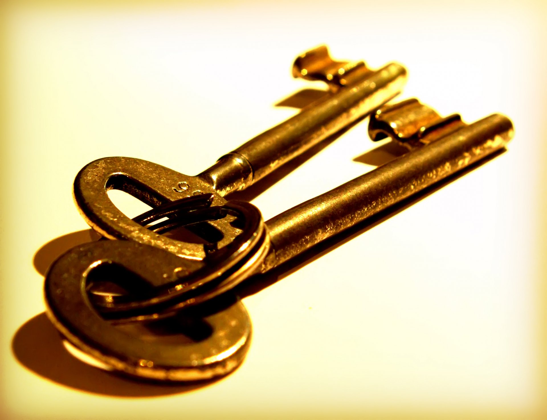 Golden Vintage Keys – HD Man-Made Elegance