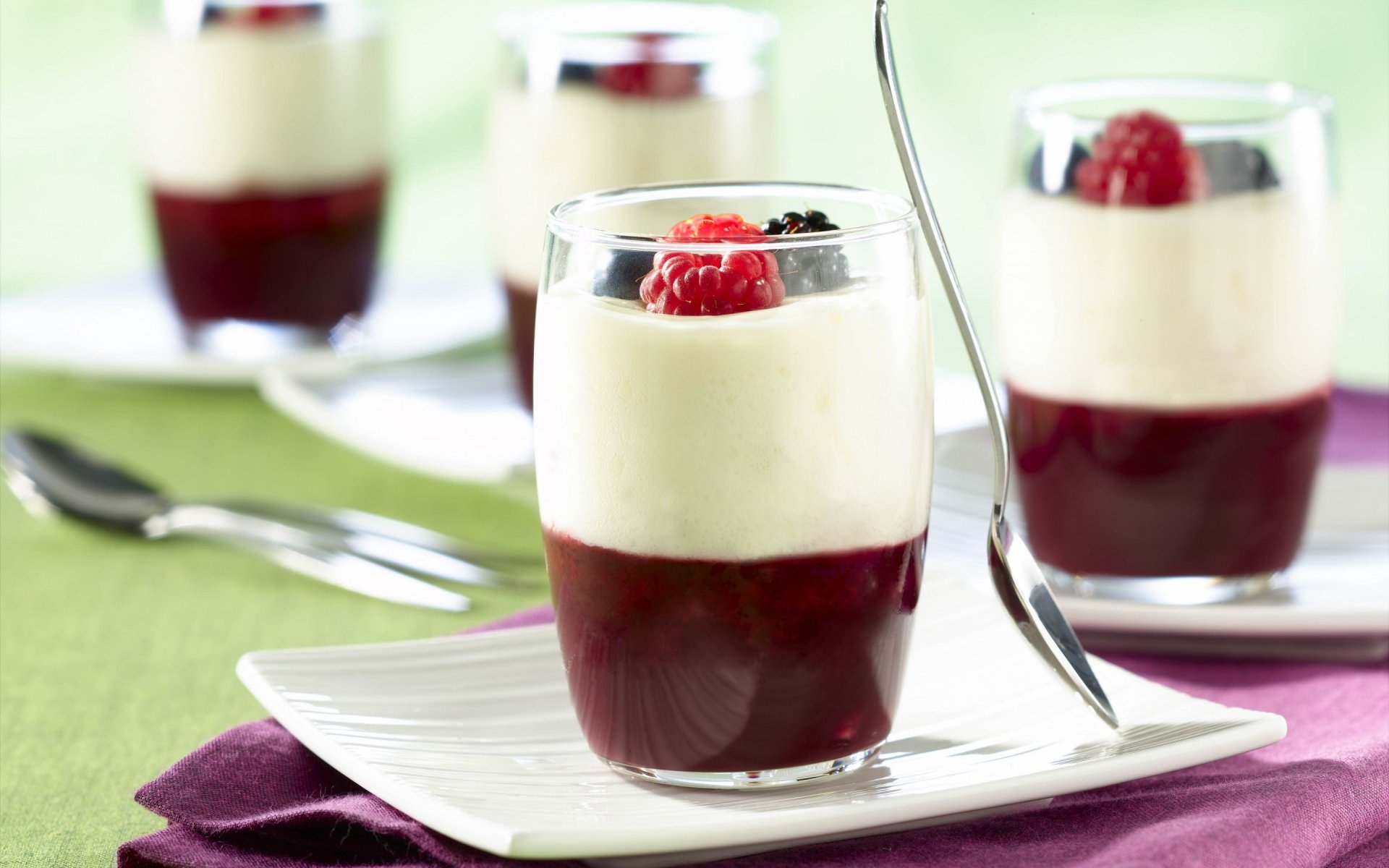 Decadent Berry Bliss Dessert – HD Food Wallpaper Delight | 2880x1800 ...
