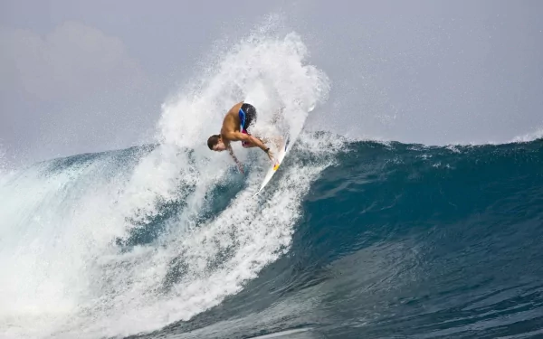 Download Surfing Sports HD Wallpaper