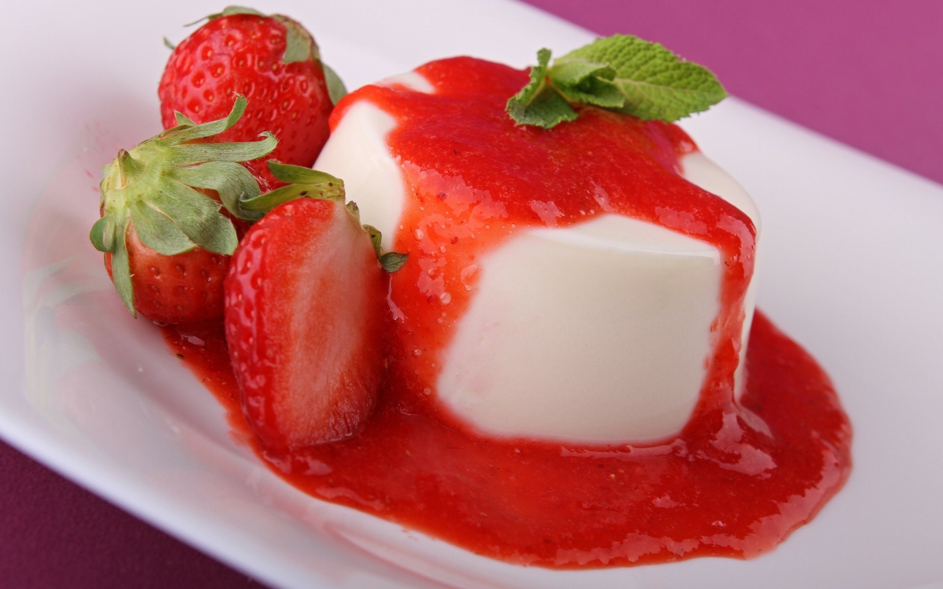 Decadent Strawberry Dessert Delight – HD Food Wallpaper