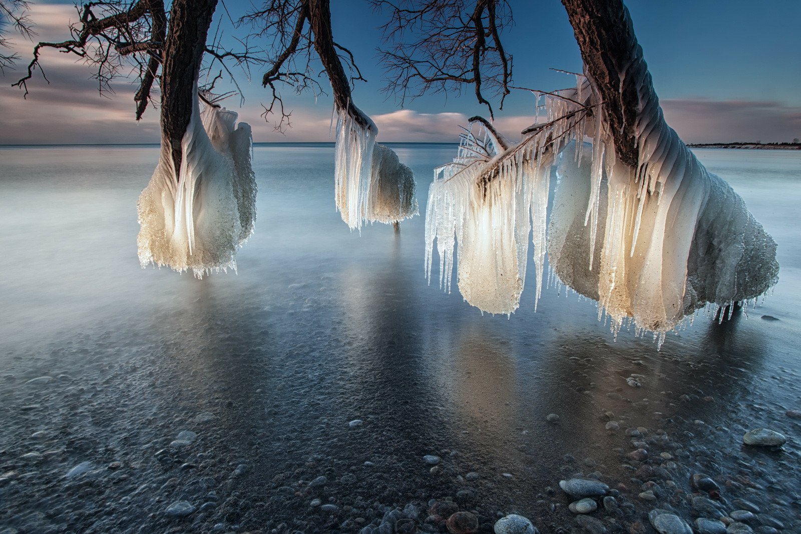 Frozen Serenity: HD Wallpaper of a Cold Icy Lake