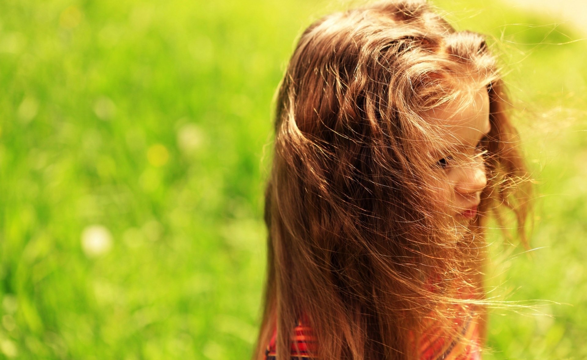 Captivating Child Photography HD Wallpaper: Innocence in Golden Light ...