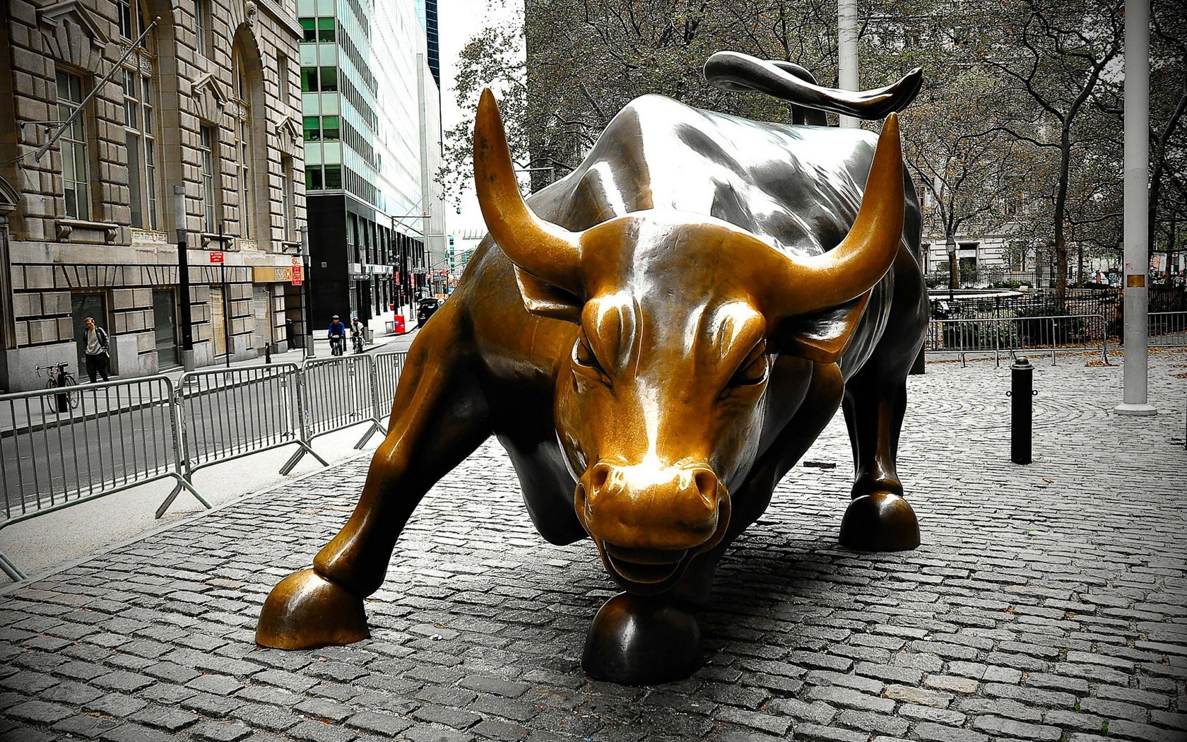 Iconic Bronze Bull Statue: A Bold Man-Made Masterpiece in HD