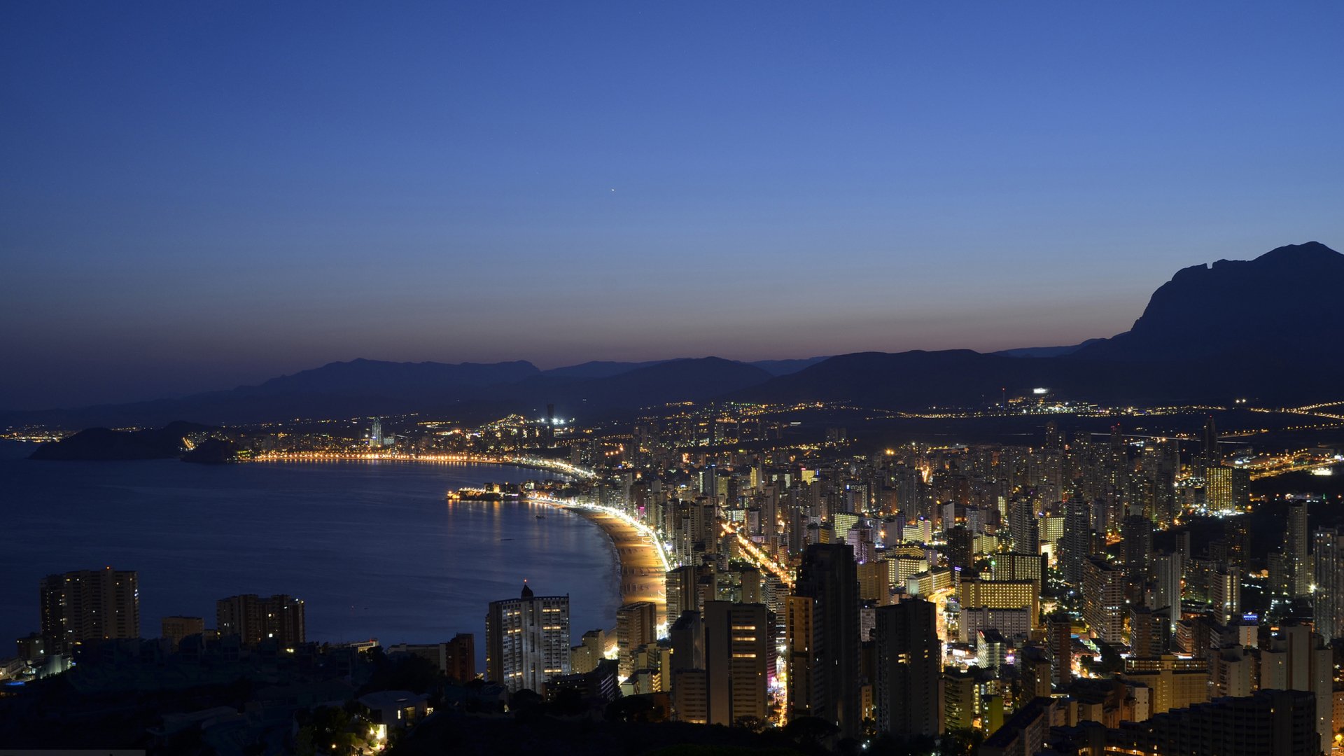 Benidorm Evening Coast: Stunning HD Wallpaper