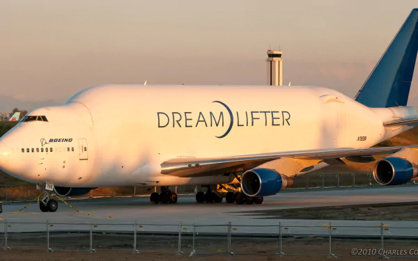 Download Dreamlifter Boeing Airplane Vehicle Boeing 747 Dreamlifter ...