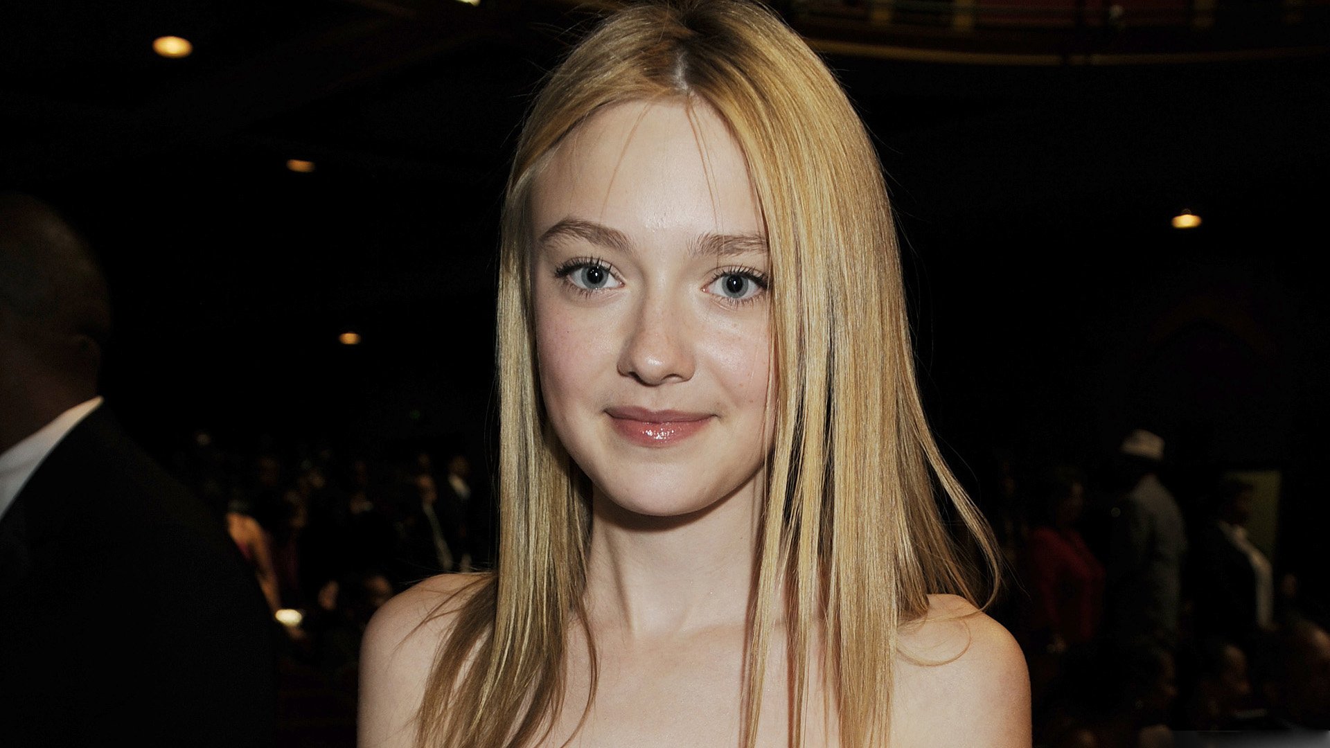 Stunning HD Wallpaper of American Actress Dakota Fanning