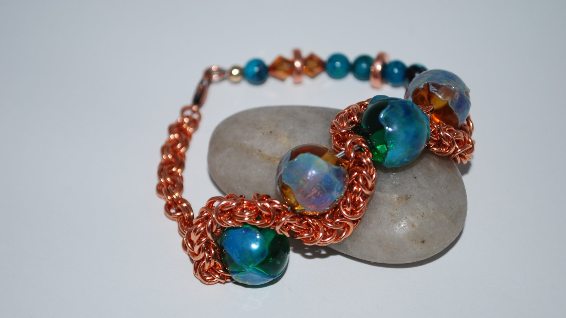 Download Man Made Bracelet HD Wallpaper | 2560x1440 | Wallpaper Abyss