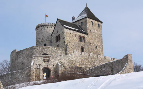 Bedzin Castle: Stunning HD Wallpaper of Historic Man-Made Fortress
