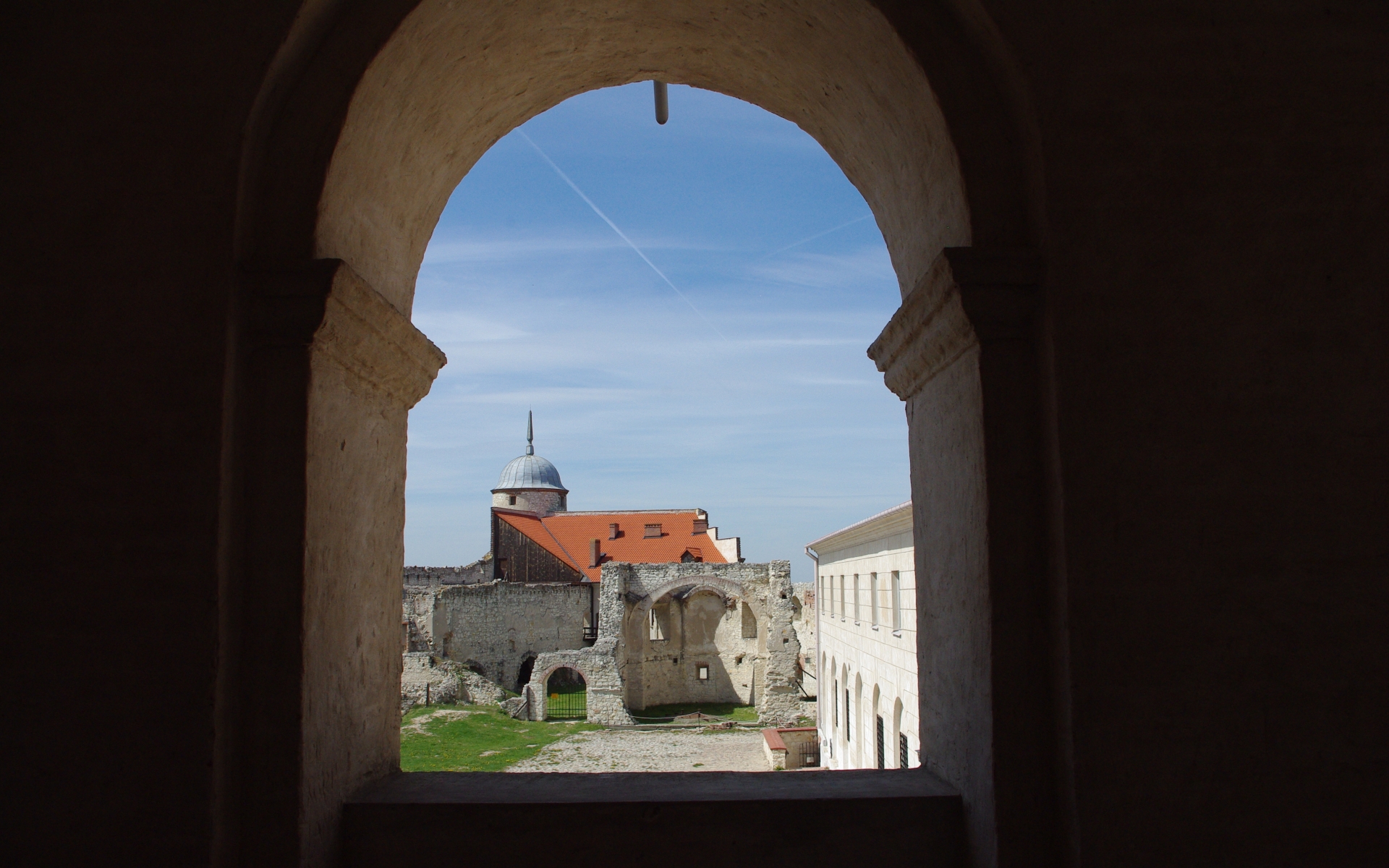 Janowiec Castle HD Wallpaper