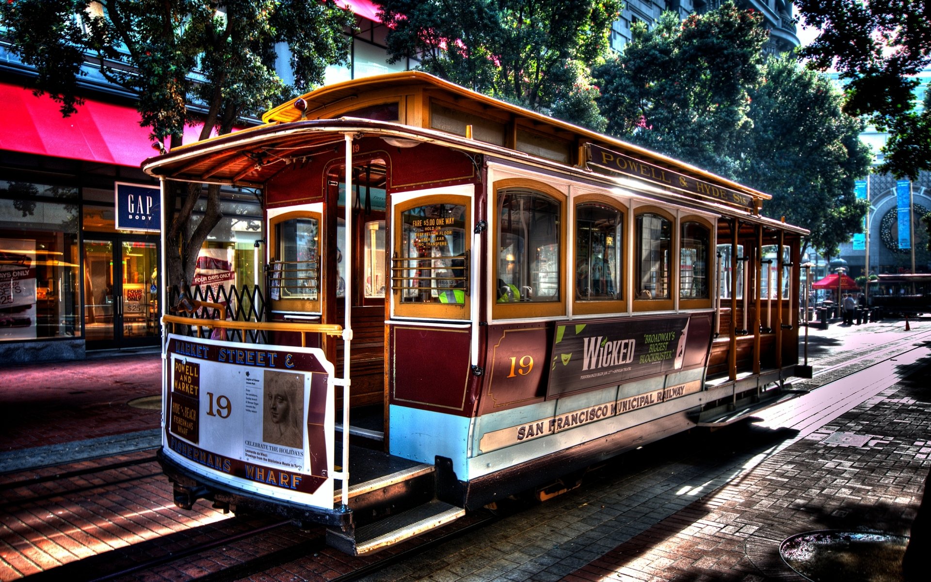 Vintage Tram Ride: HD Vehicle Wallpaper