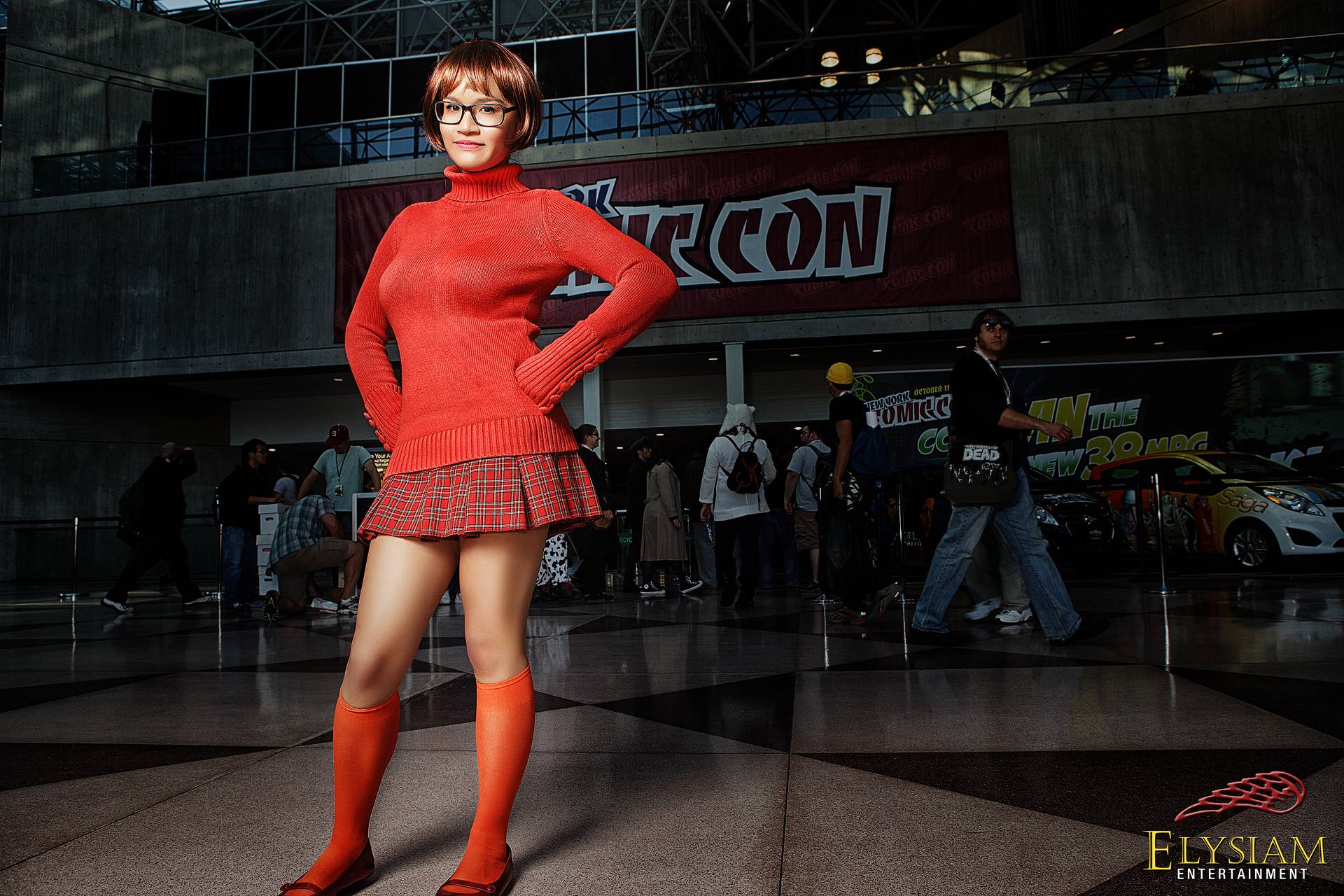 Vibrant Cosplay Woman – HD Convention Spotlight Wallpaper