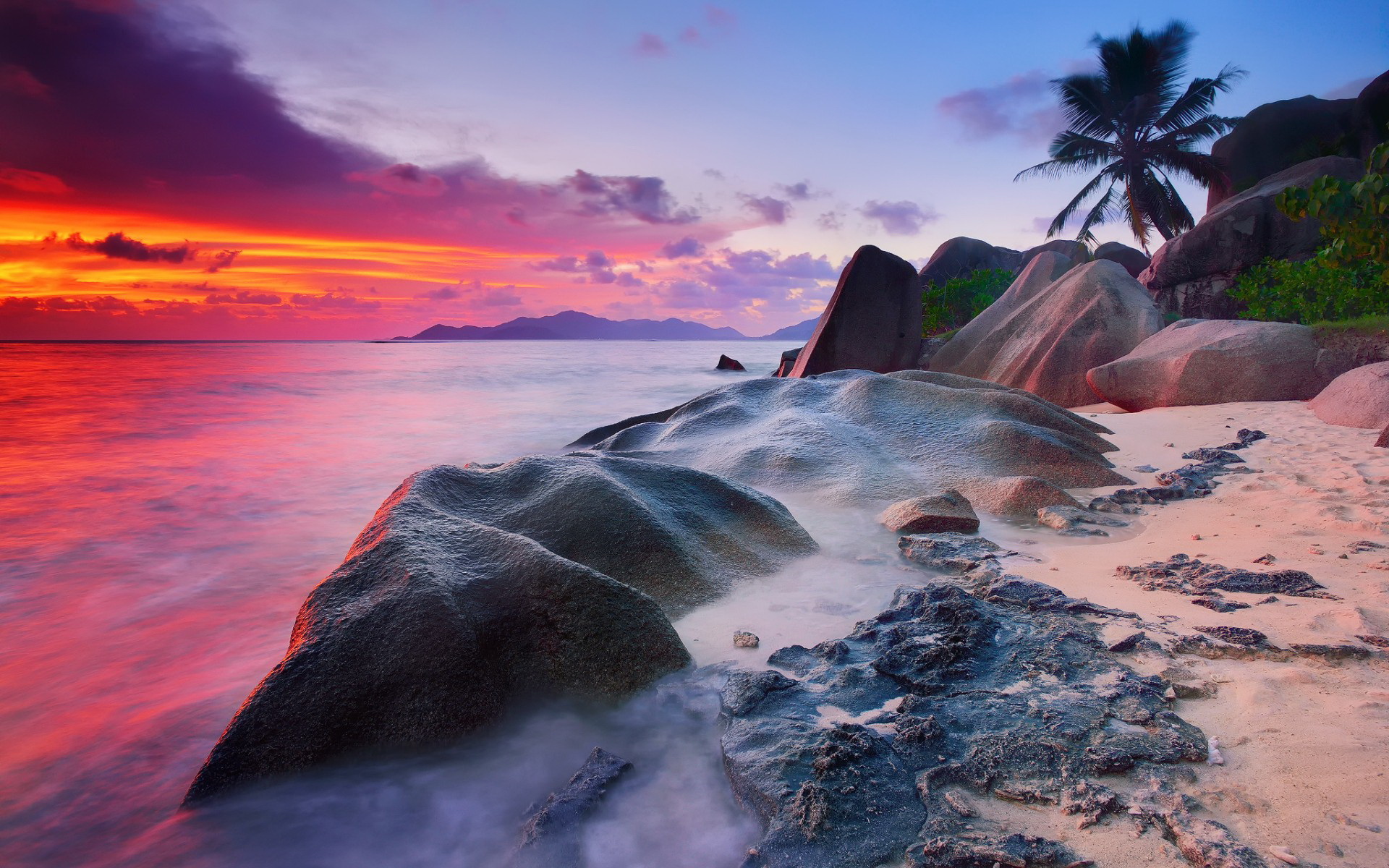 Serene Sunset: A Stunning HD Wallpaper of Nature's Beauty