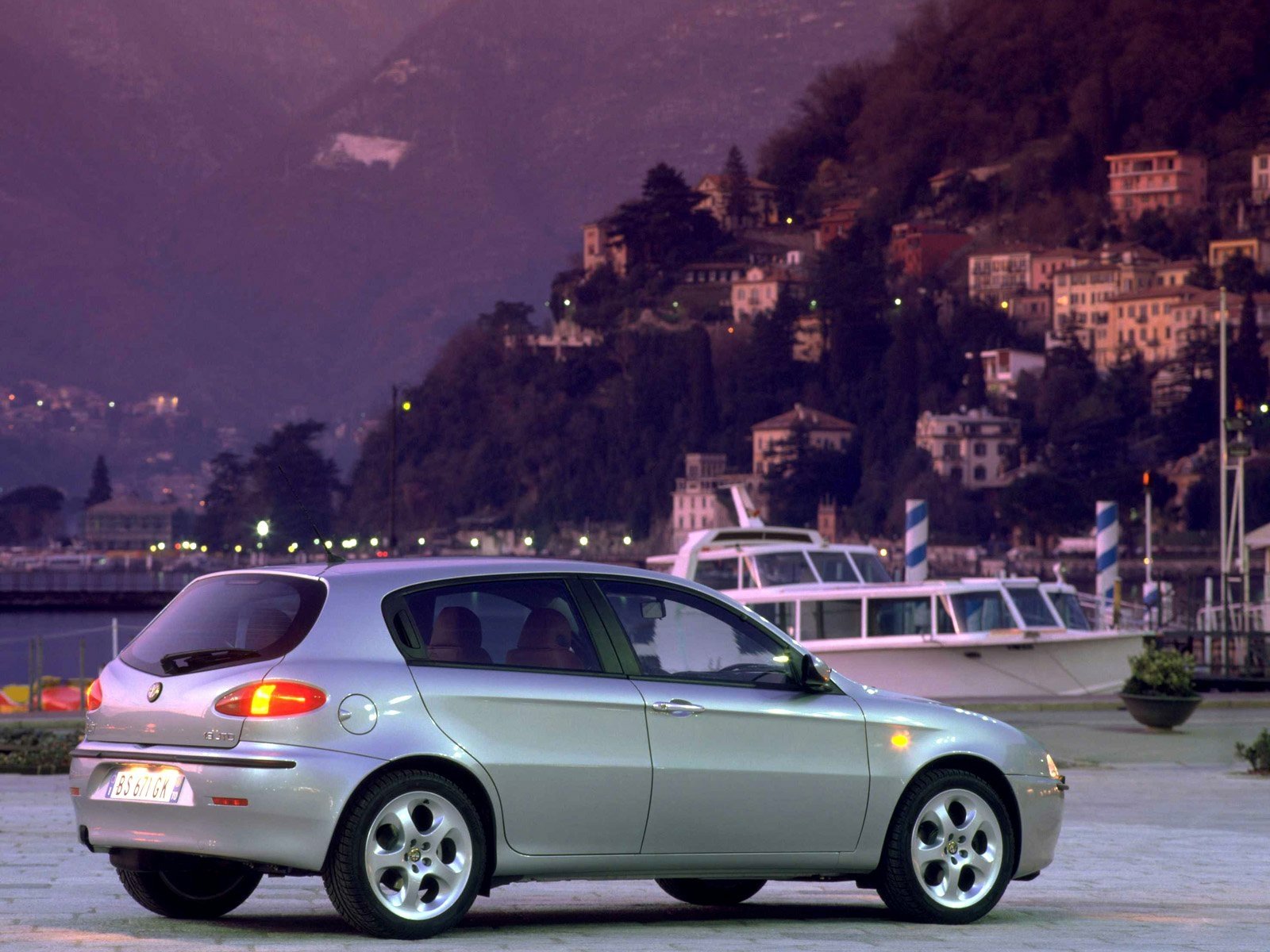 Download Alfa Romeo Vehicle Alfa Romeo 147 Wallpaper