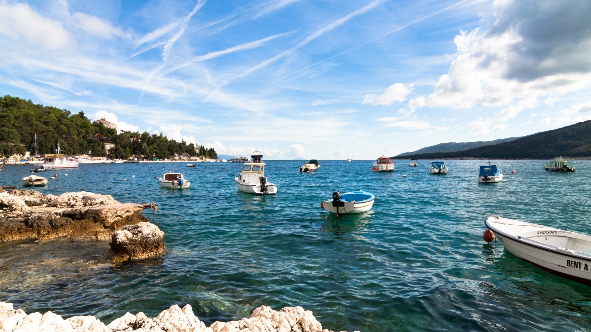 4K Ultra HD Harbor Haven: Man-Made Waterfront Serenity