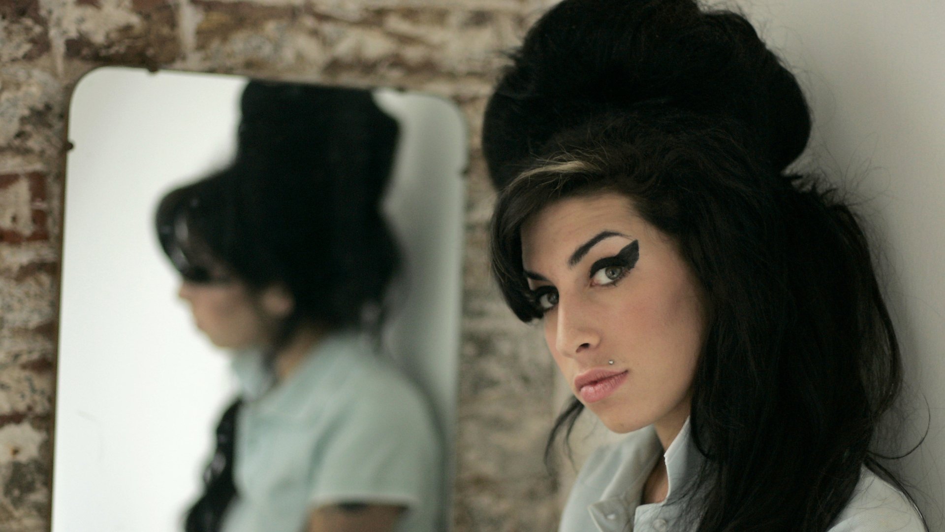 Download English Singer Music Amy Winehouse HD Wallpaper