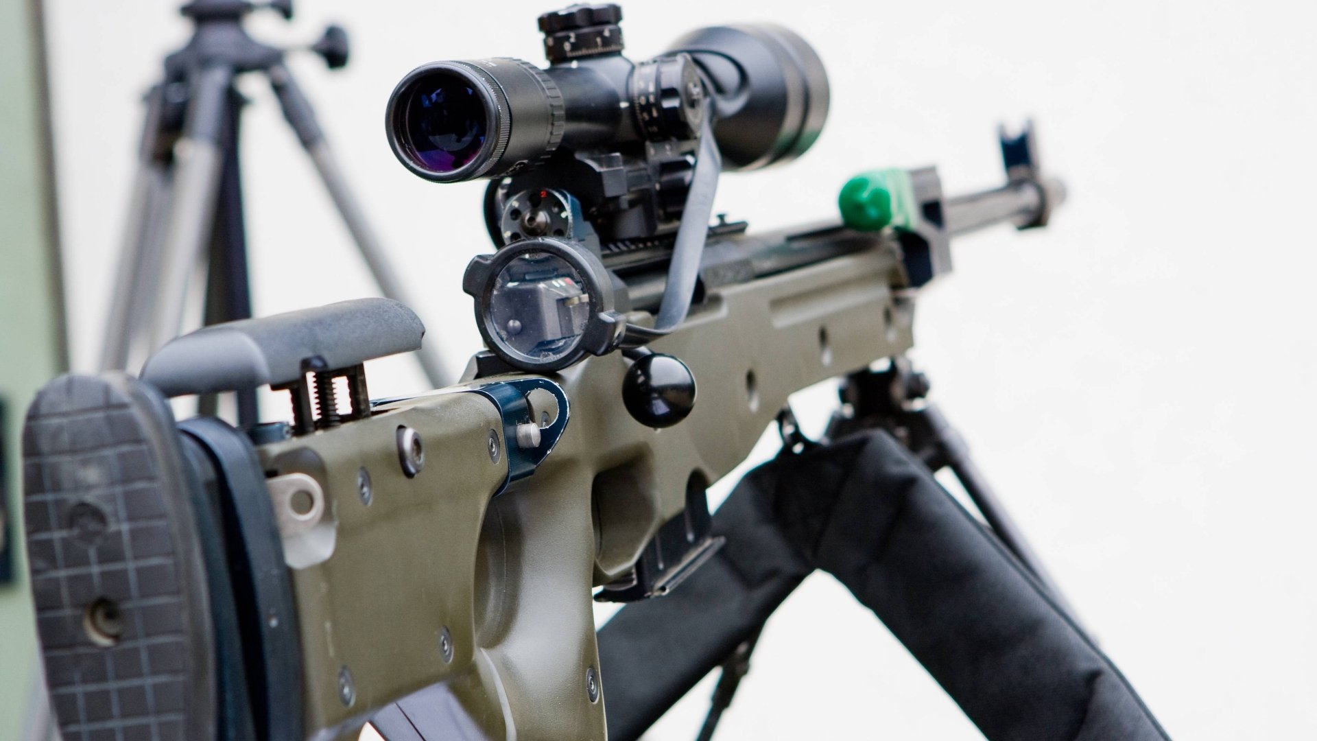 4K Ultra HD Wallpaper: Precision of a Sniper Rifle