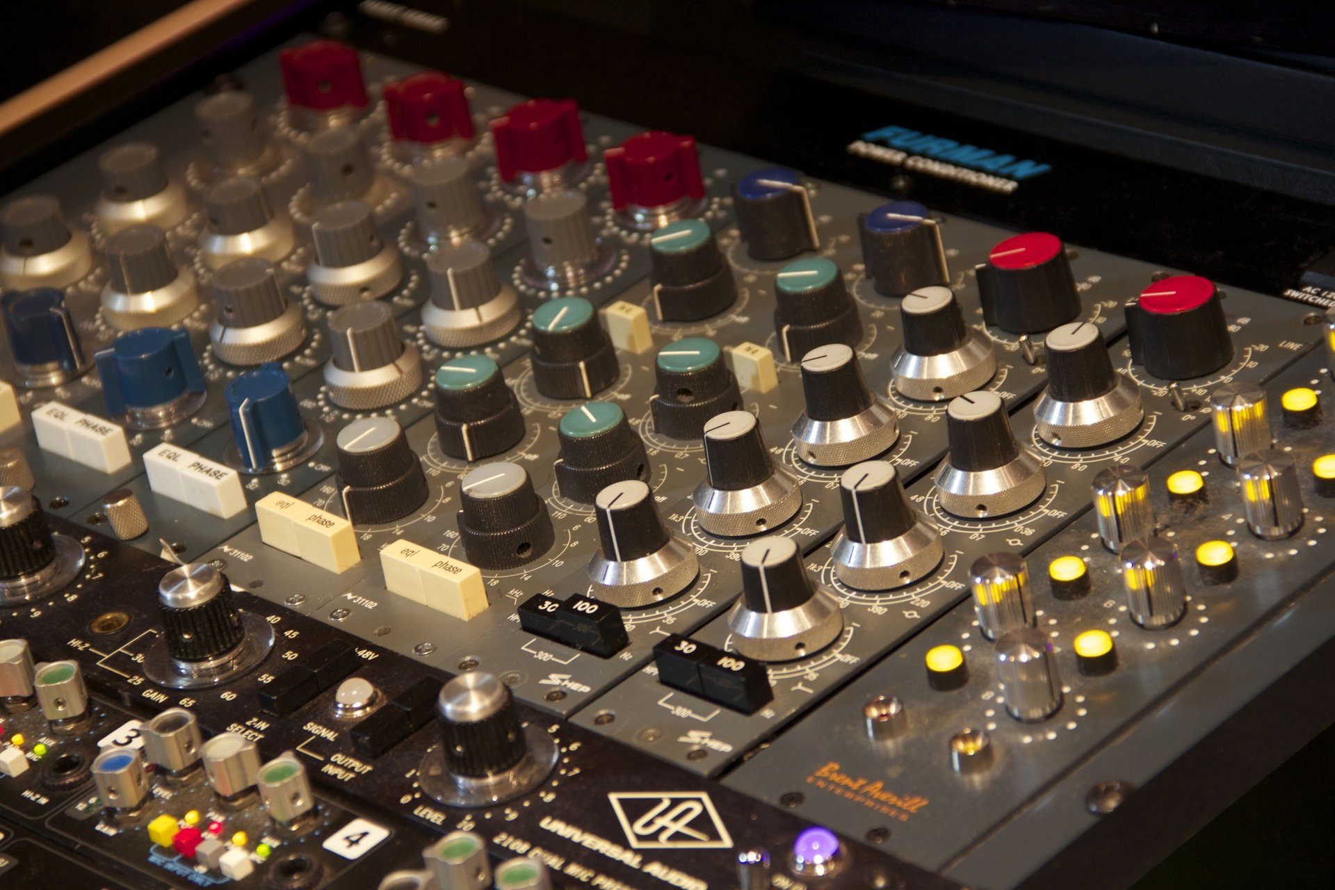 Download Music Synthesizer 4k Ultra HD Wallpaper