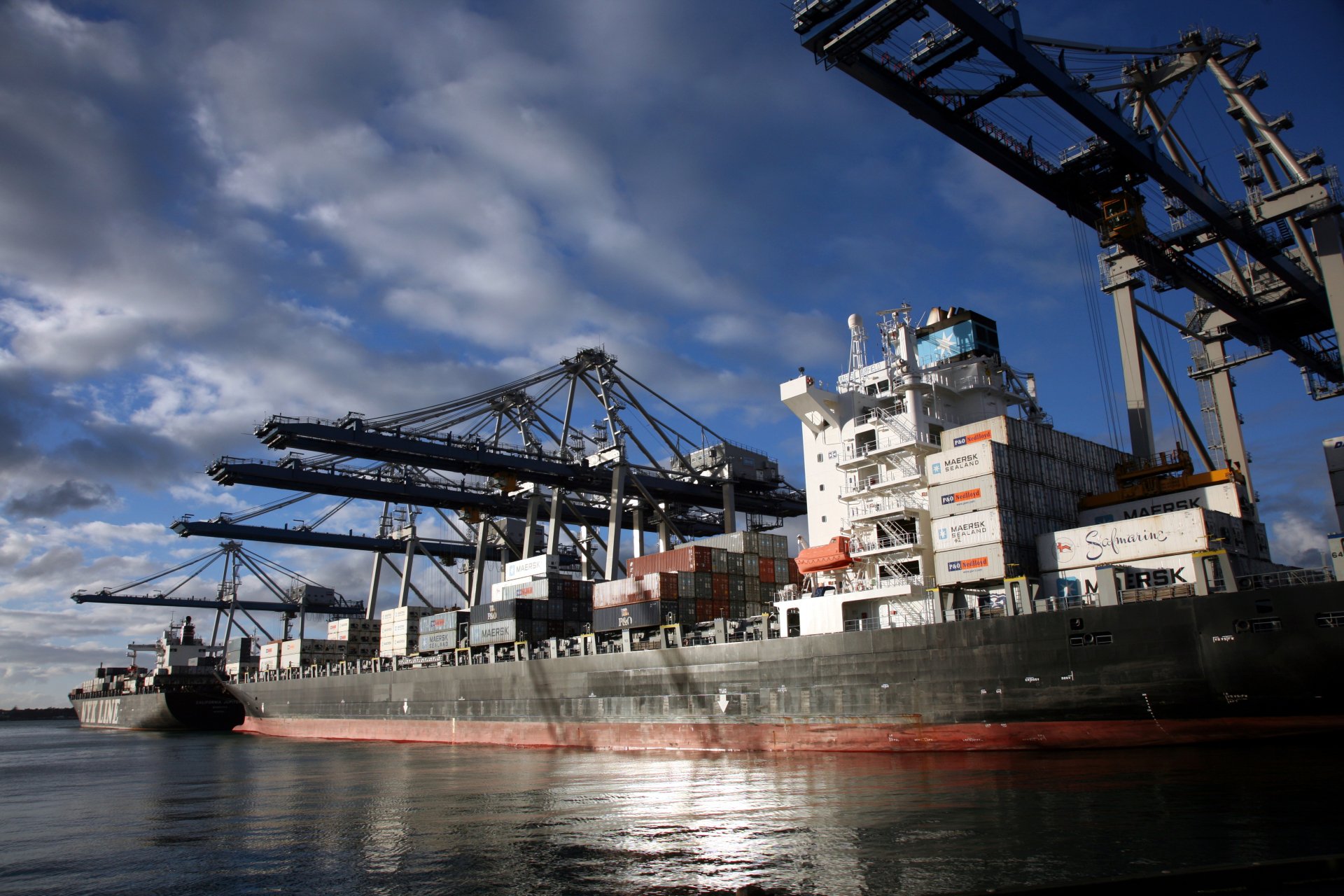 Download Vehicle Container Ship 4k Ultra HD Wallpaper