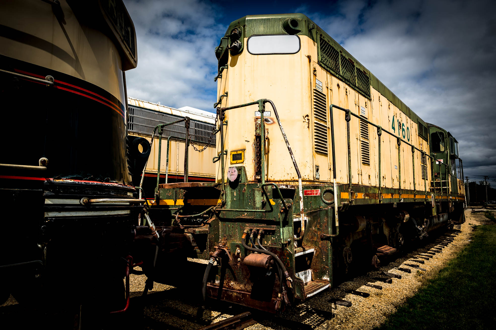 Download Vehicle Train HD Wallpaper