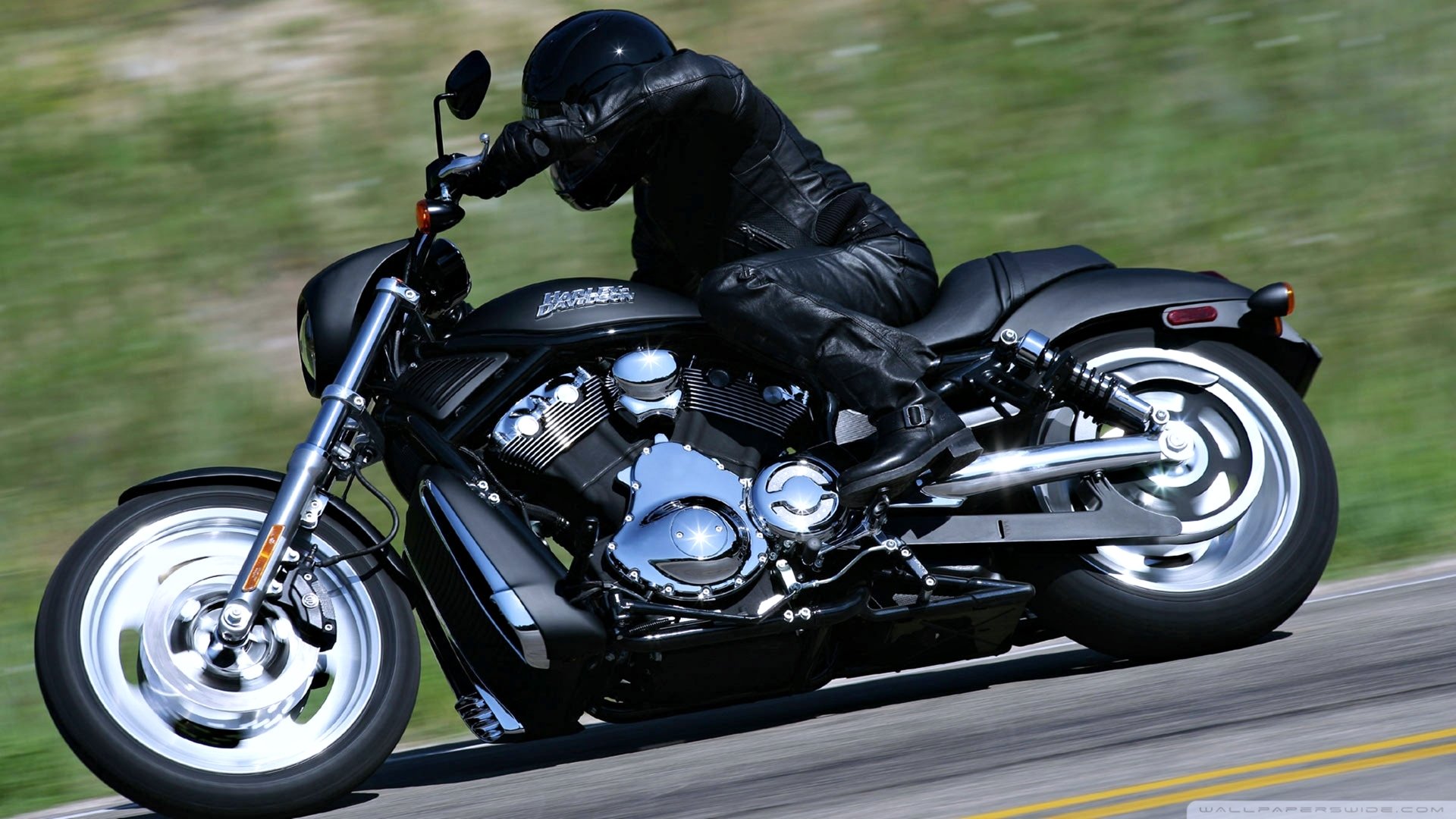 Harley-Davidson Race Bike - 4K Ultra HD Wallpaper