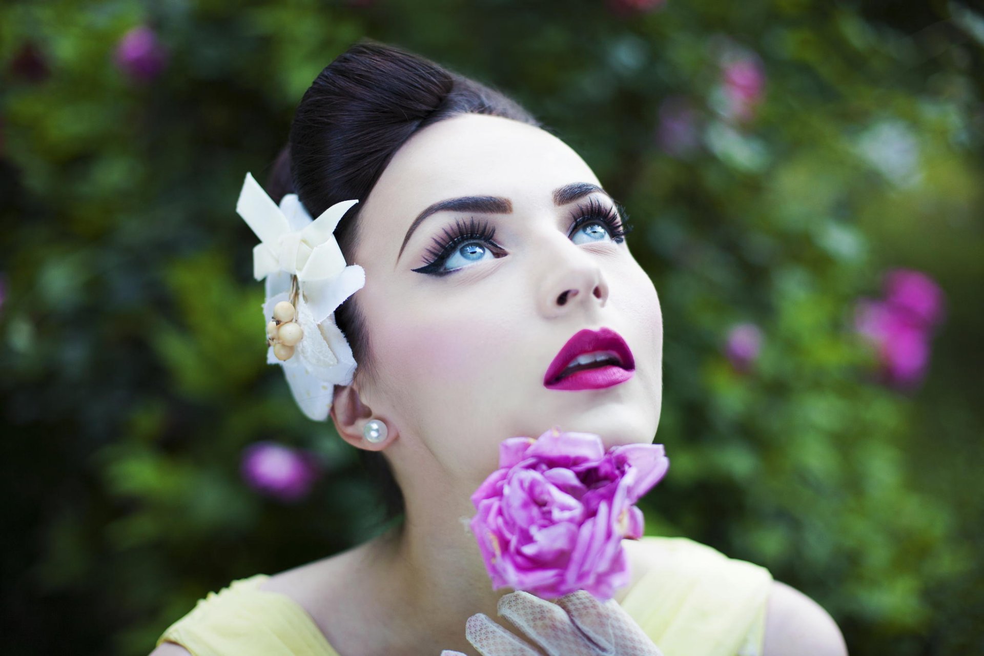 Download Lipstick Blue Eyes Brunette Flower Woman Model Hd Wallpaper By