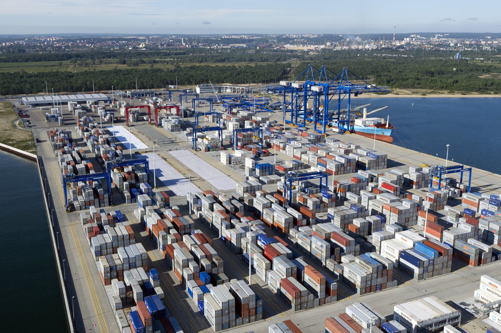 Download Man Made Container Terminal HD Wallpaper