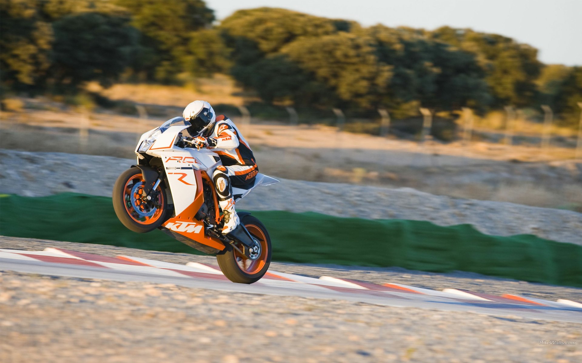 Download Vehicle KTM RC8 HD Wallpaper