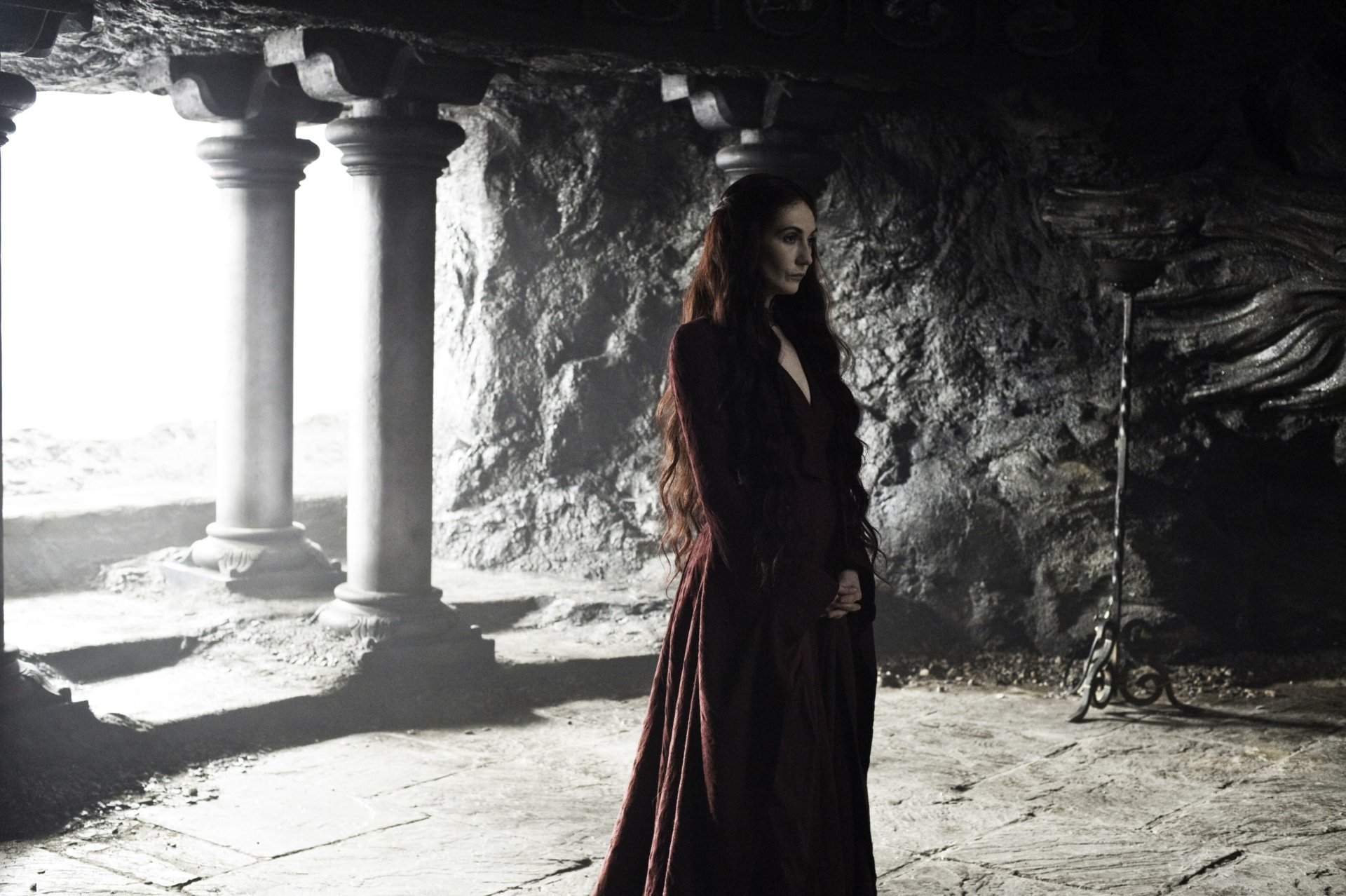 Melisandre in Shadows: HD Game of Thrones Wallpaper Featuring Carice ...